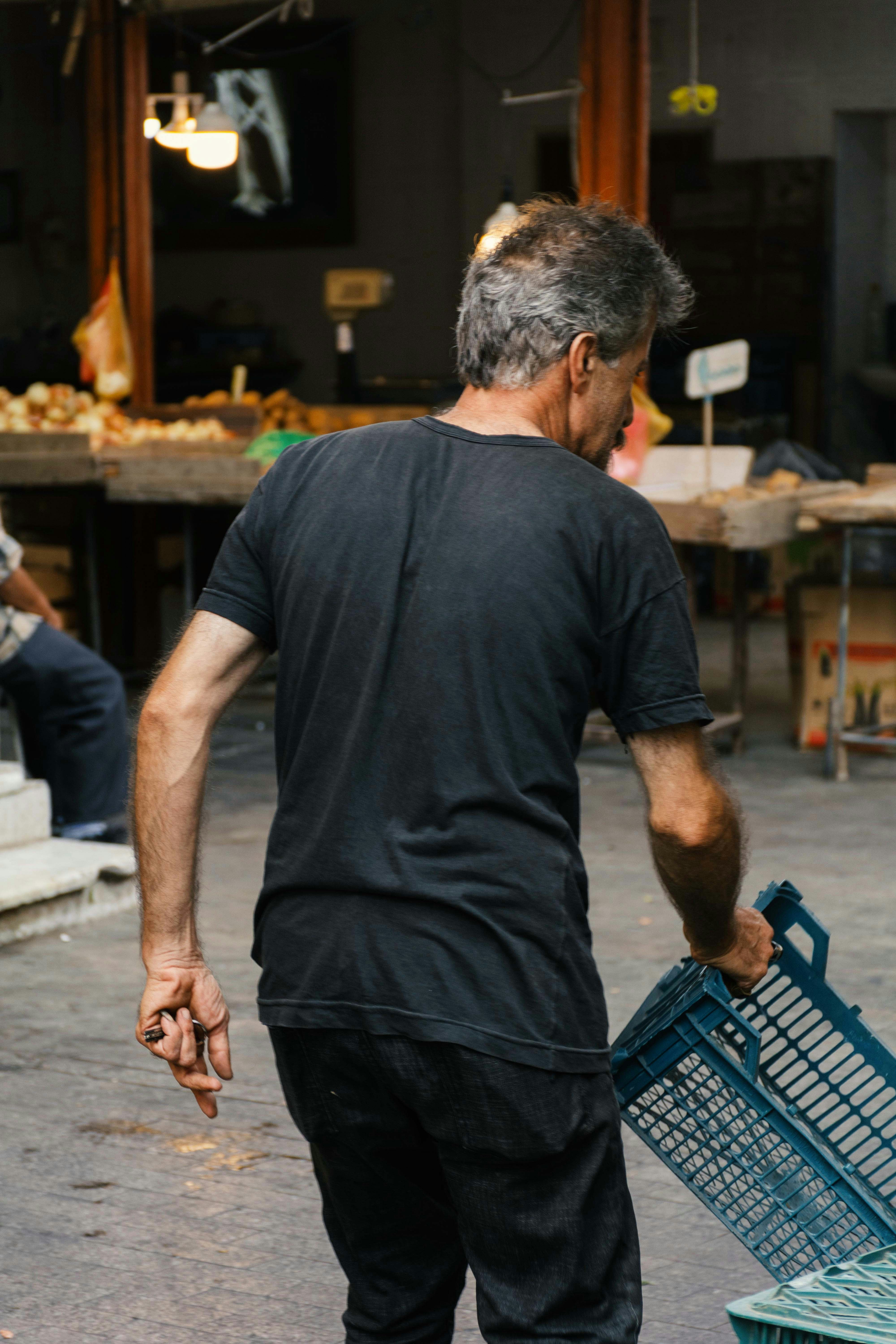 Market Rhythm: The Art of Daily Labor