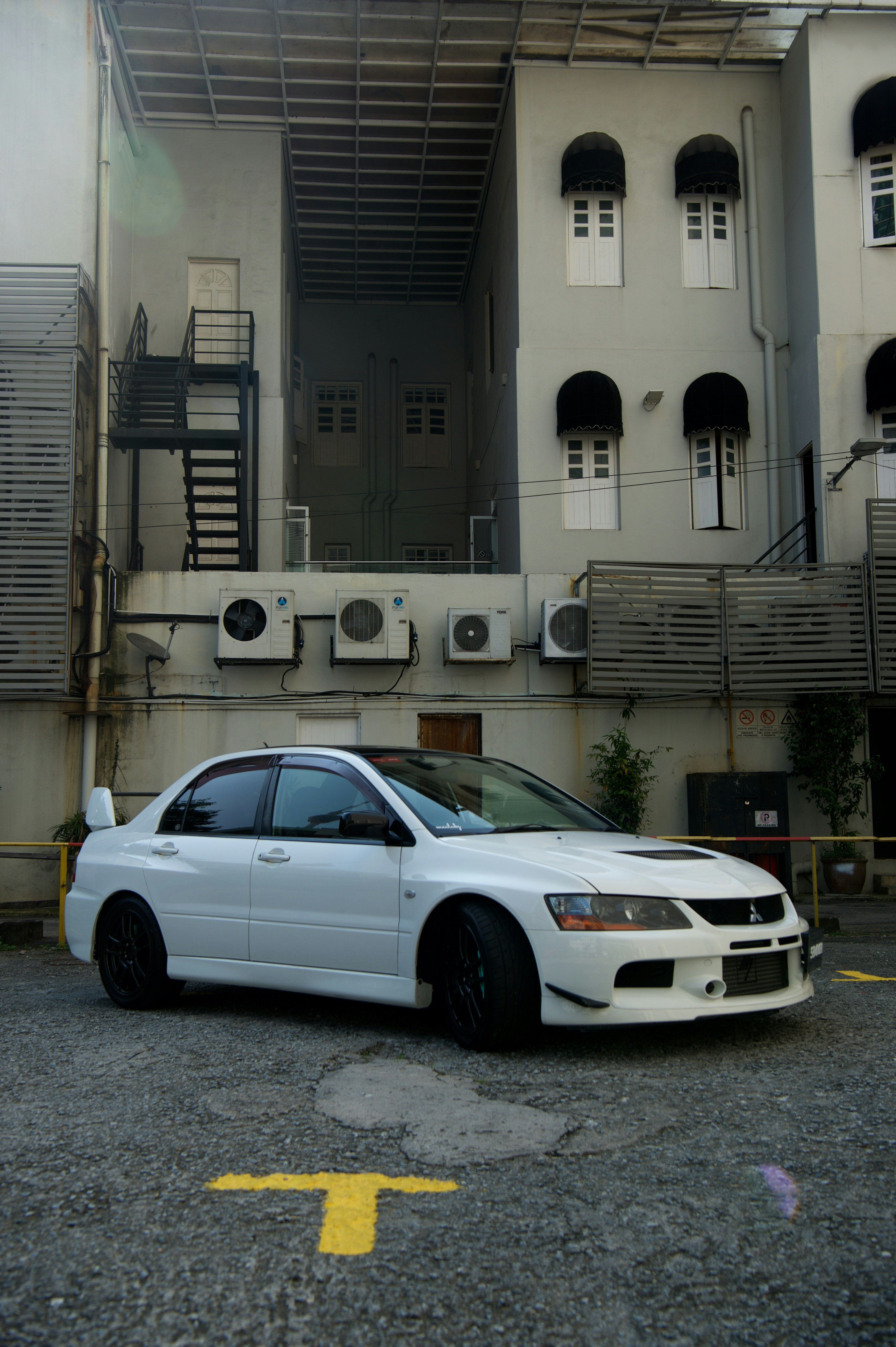White Drift: A Street- parked Rival in an Urban Theater