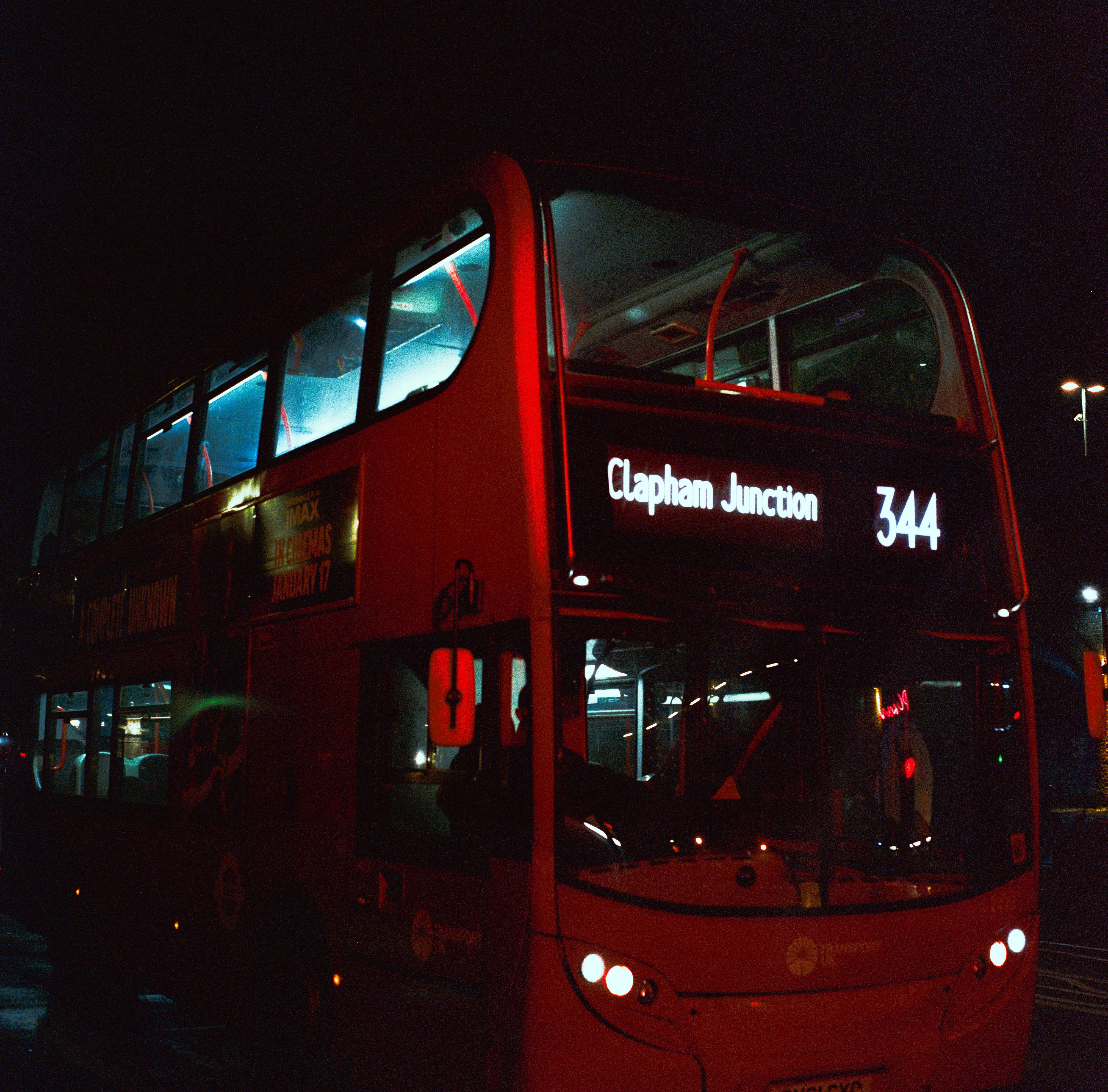 Red double-decker bus at night with destination displayed. photo – Free ...