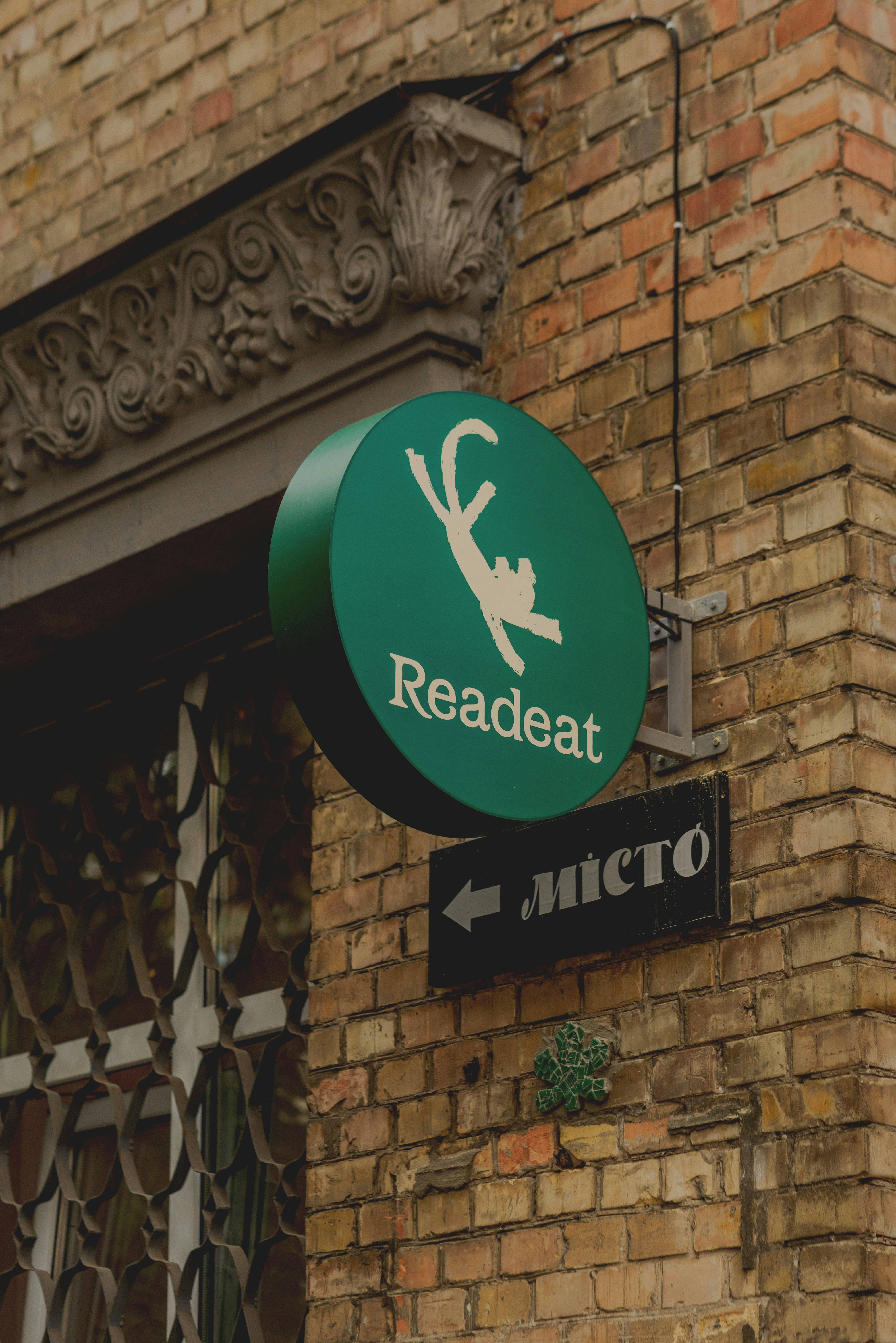 A Green Haven: The Readeat Signage