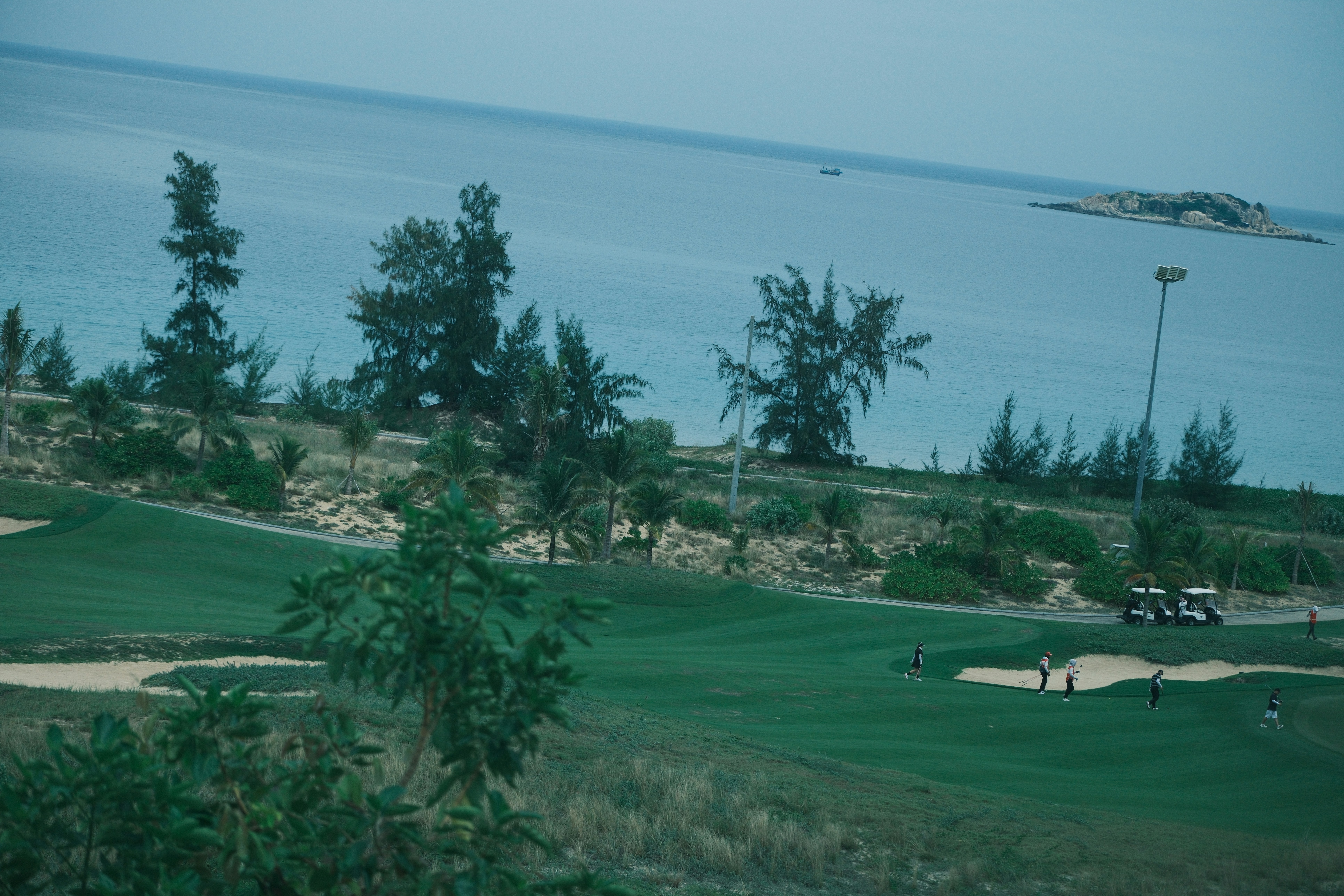 Serenity on the Greens: A Coastal Golf Retreat