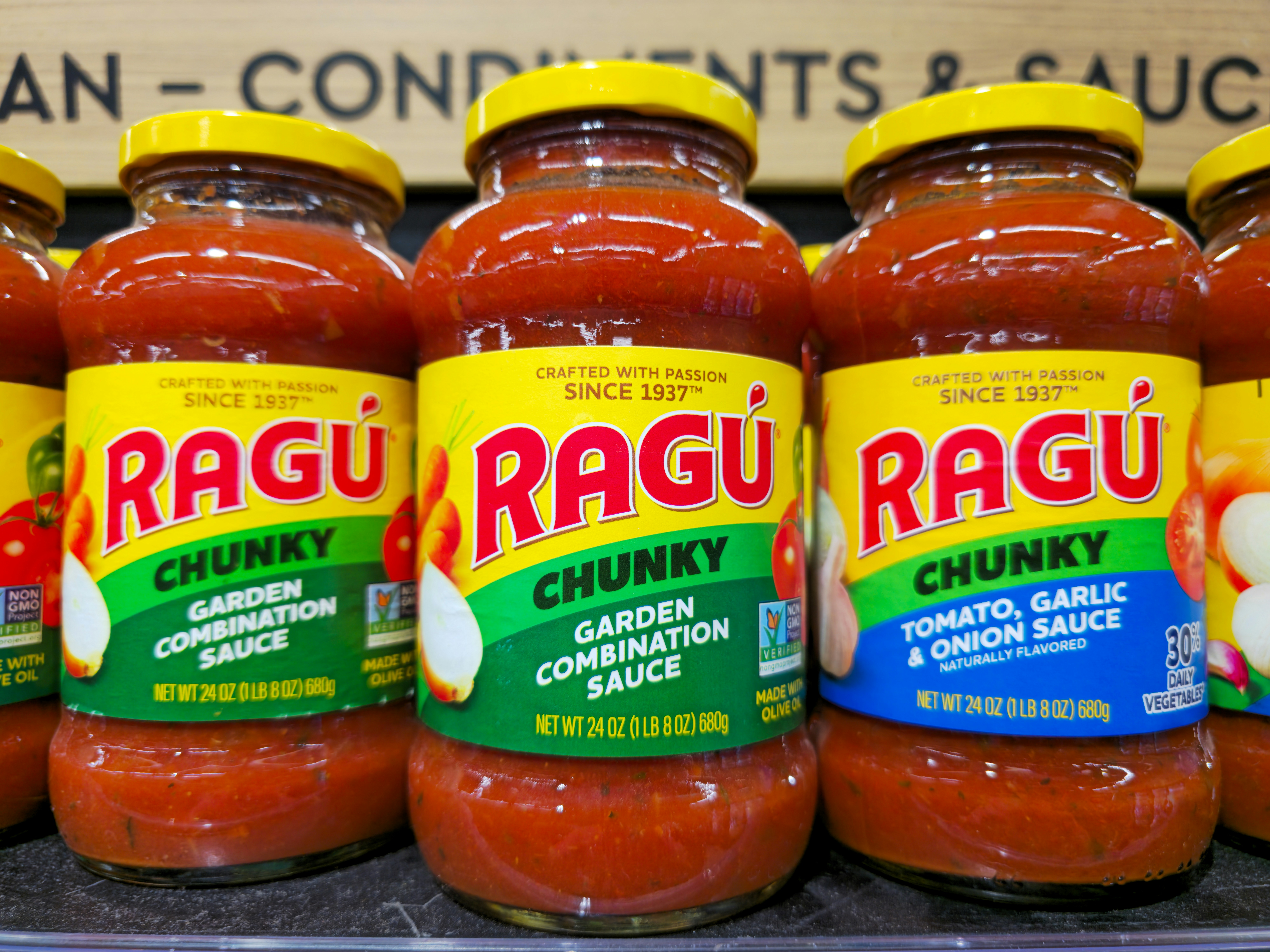 Three jars of ragu chunky garden combination sauce. photo – Free Red ...
