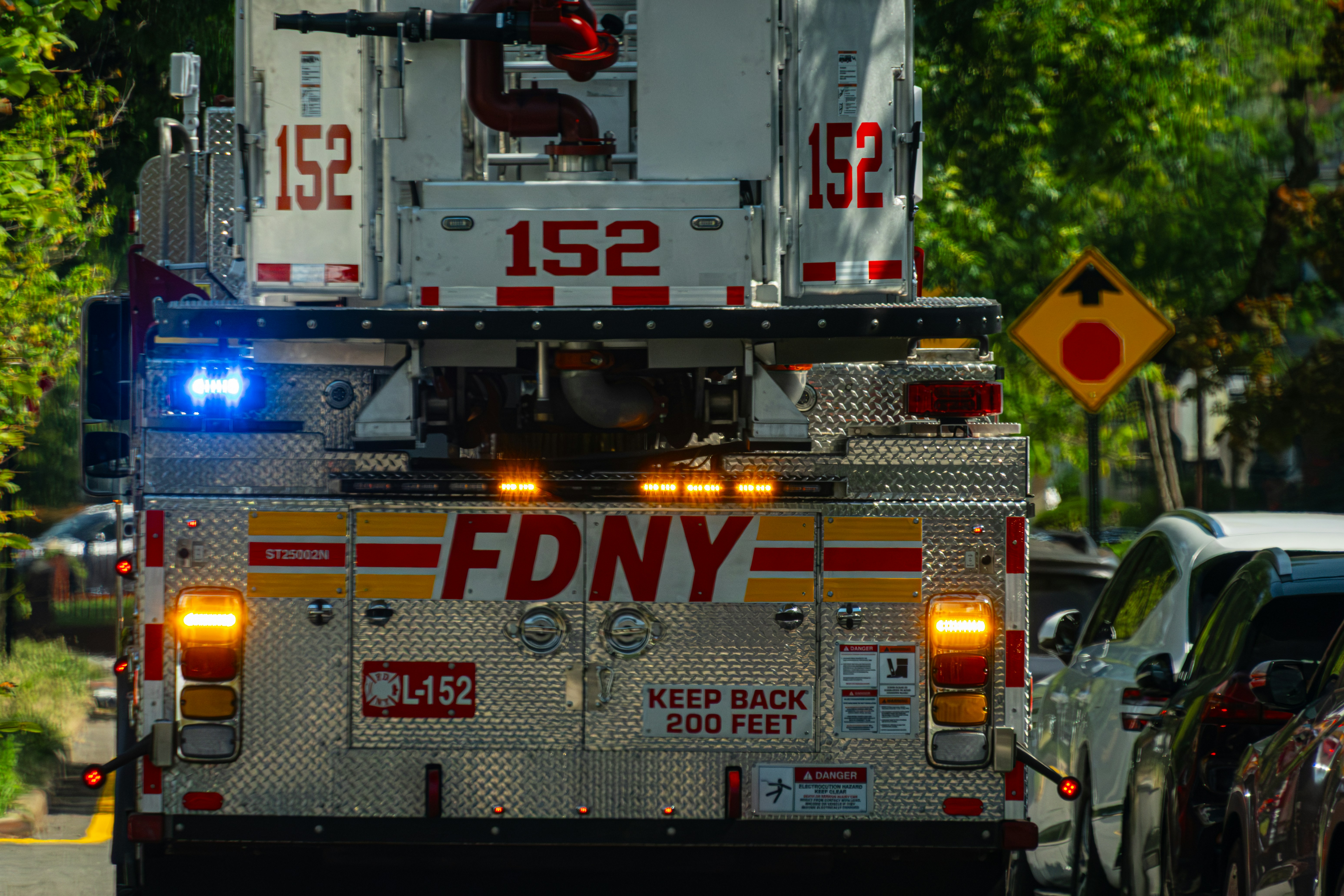 Emergency Response in Motion: FDNY Ladder 152
