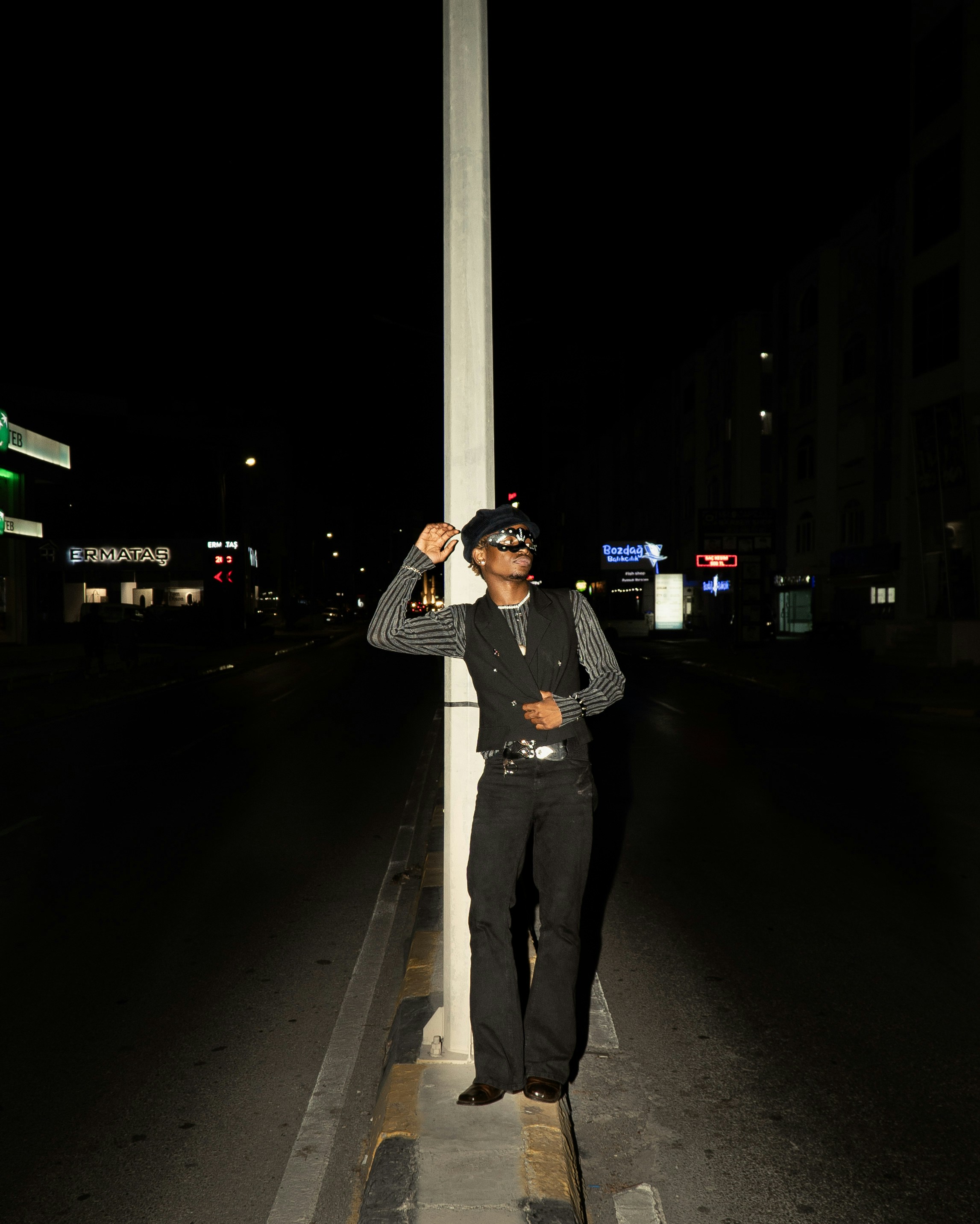 Urban Night Vibes: A Moment of Reflection