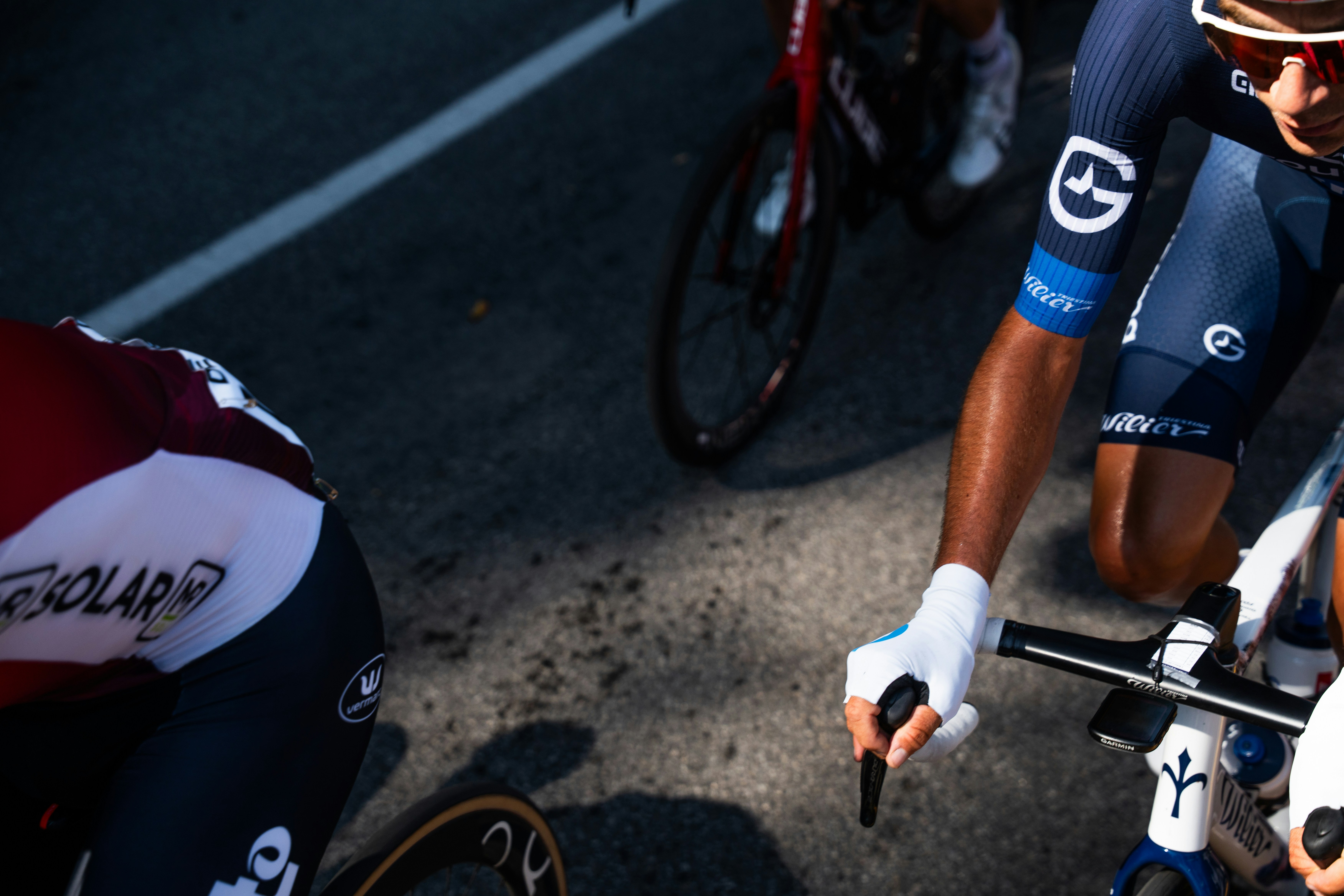 Riders in Close Proximity: A Closer Look at a Sprint Moment