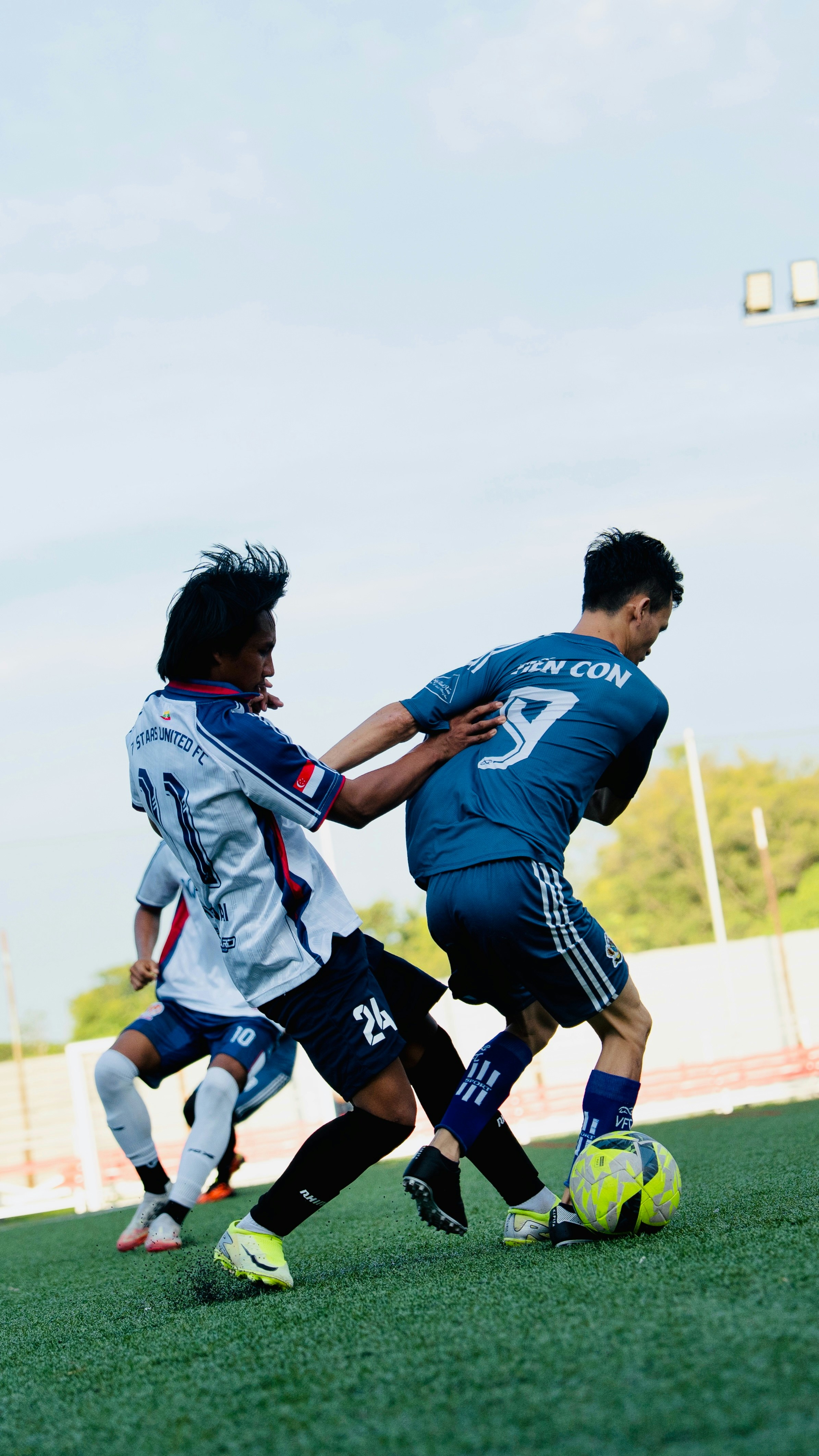 Dynamic Duel on the Pitch