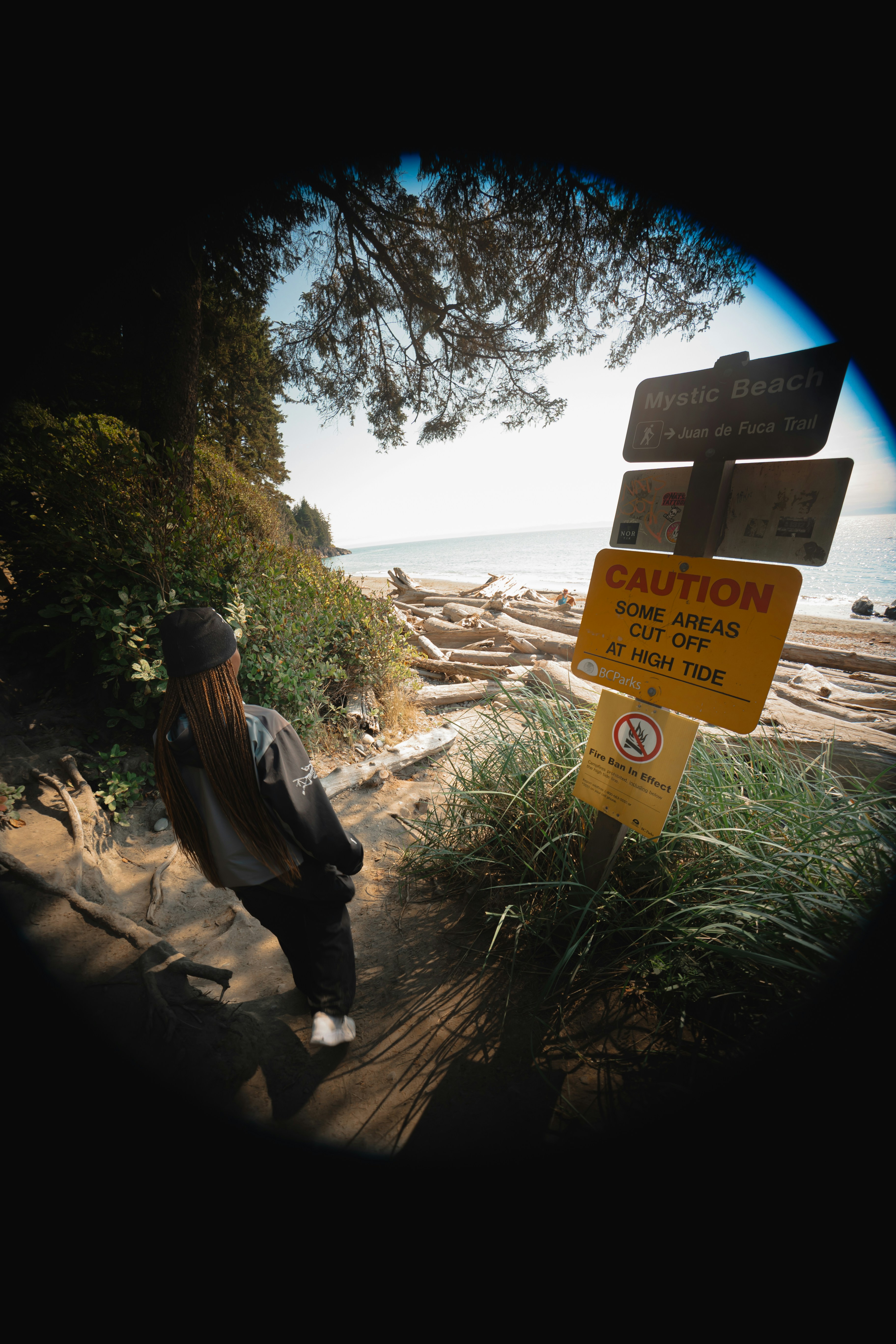 Driftwood Trail by Mystic Beach: Signposts, Sand, and Quiet Tides
