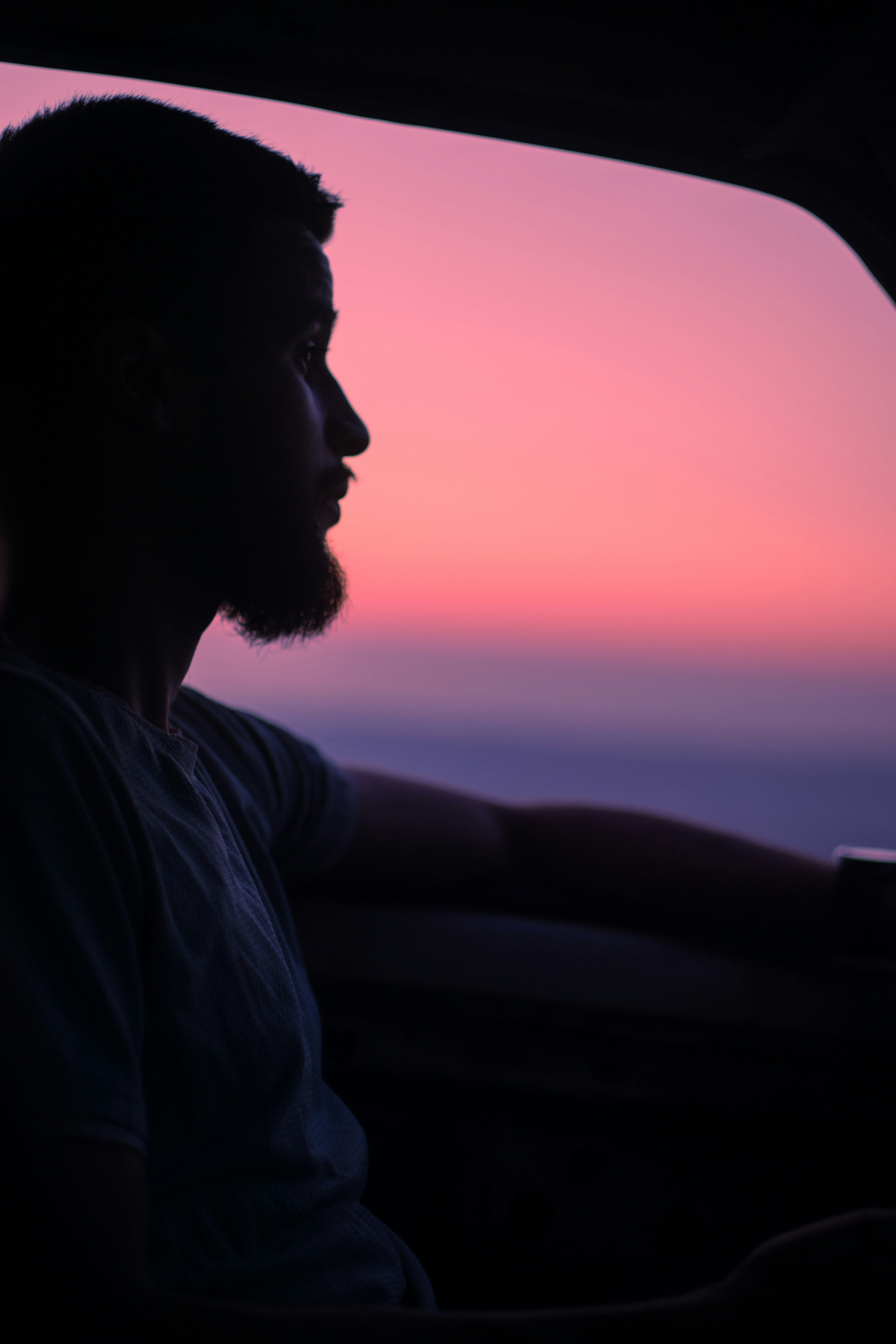 Pink Horizon Silhouette: A Quiet Car Portrait at Dusk