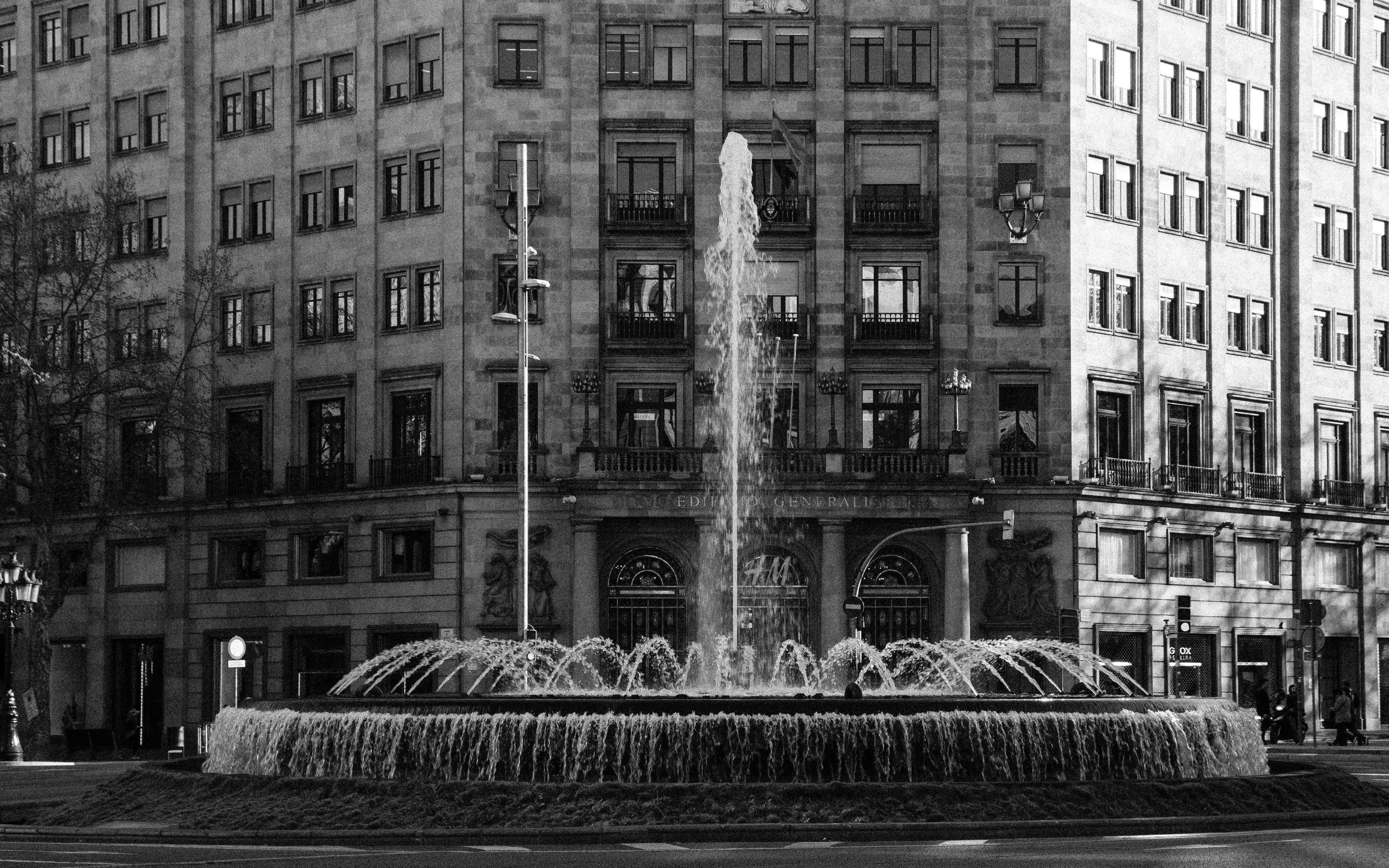 A majestic fountain surrounded by historic architecture, showcasing the interplay of water and urban design.