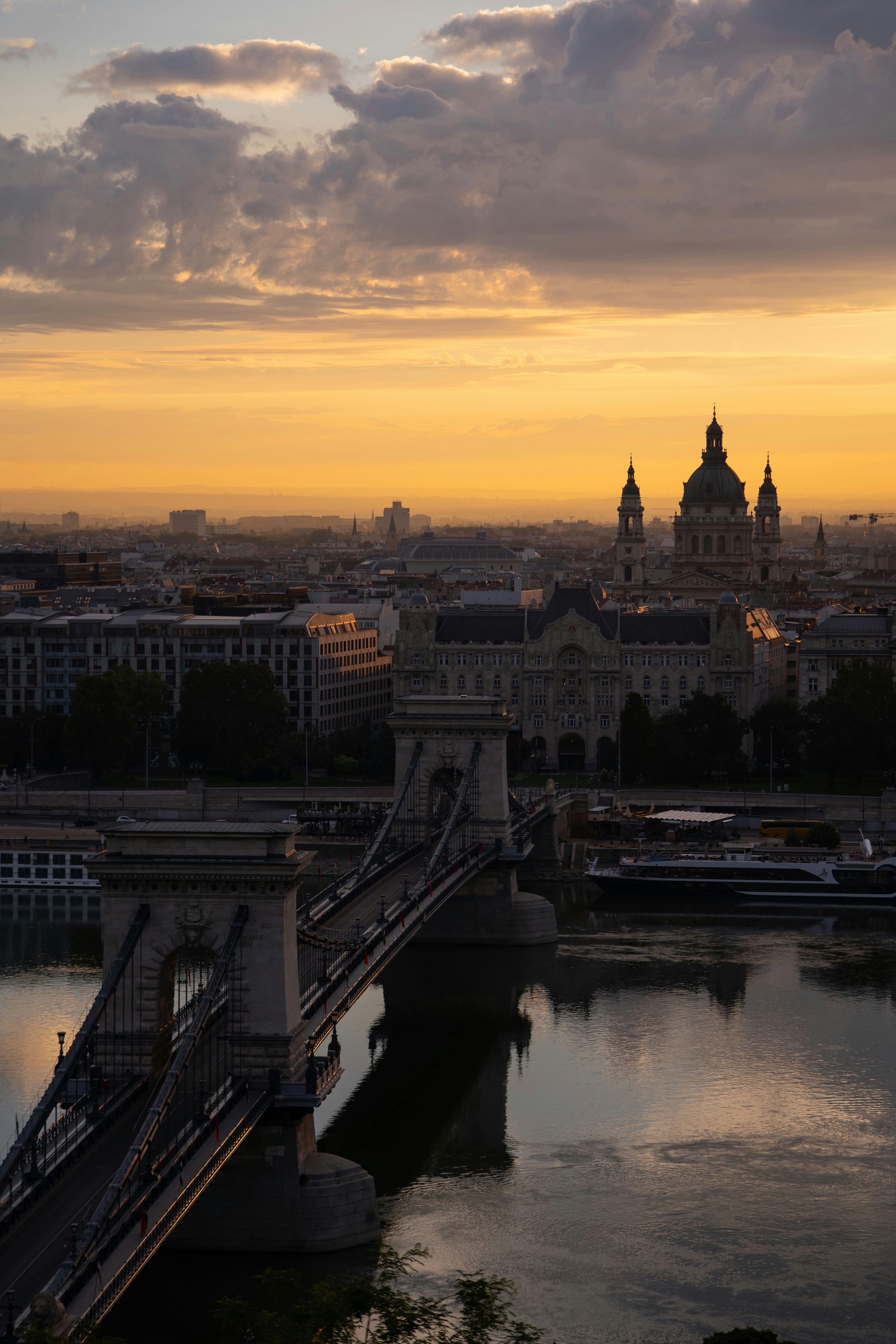 Budapest sunset | Chain bridge over river at sunrise in budapest.