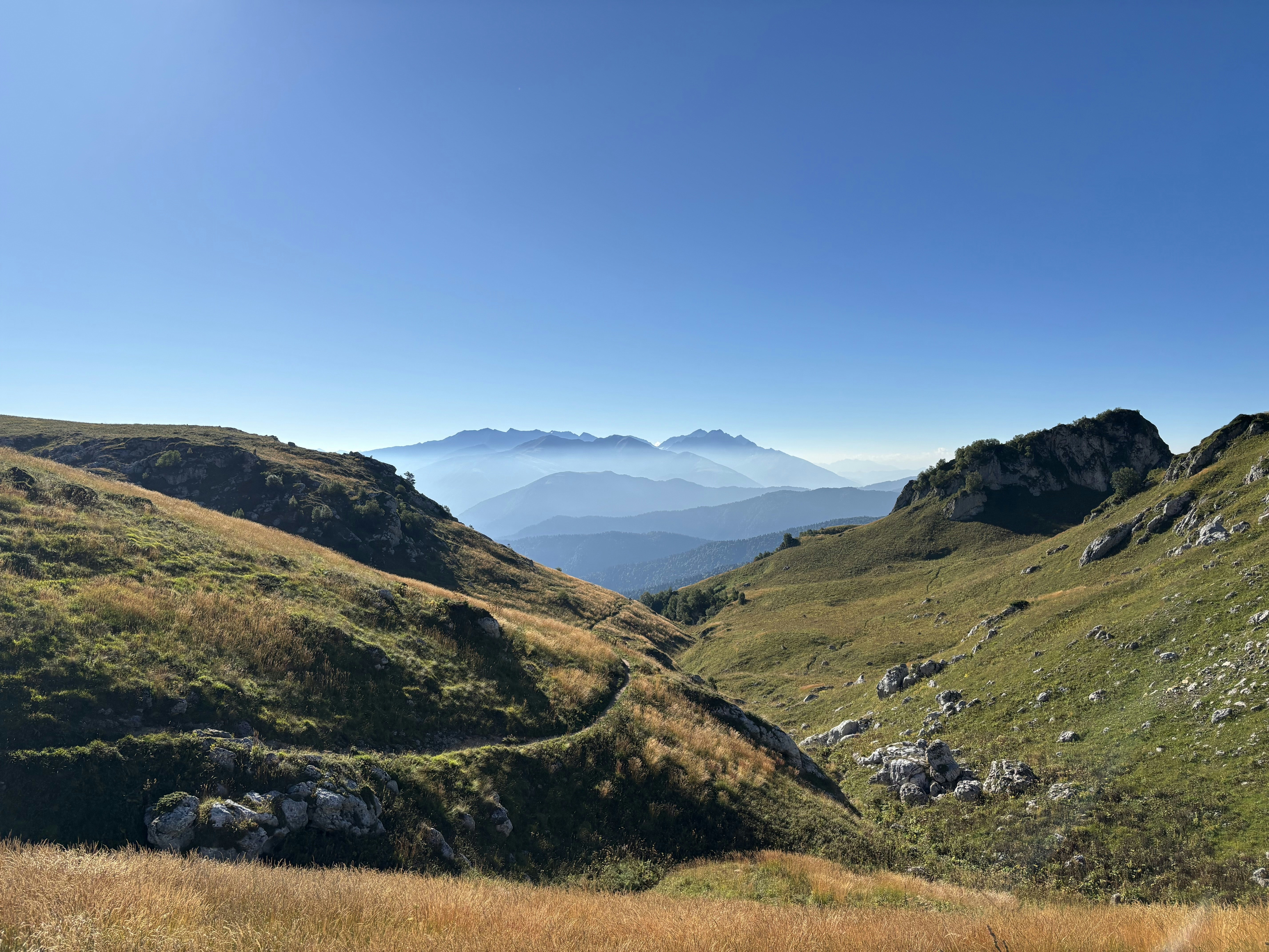 Horizon of Valleys: A Quiet Ascent Under Clear Skies