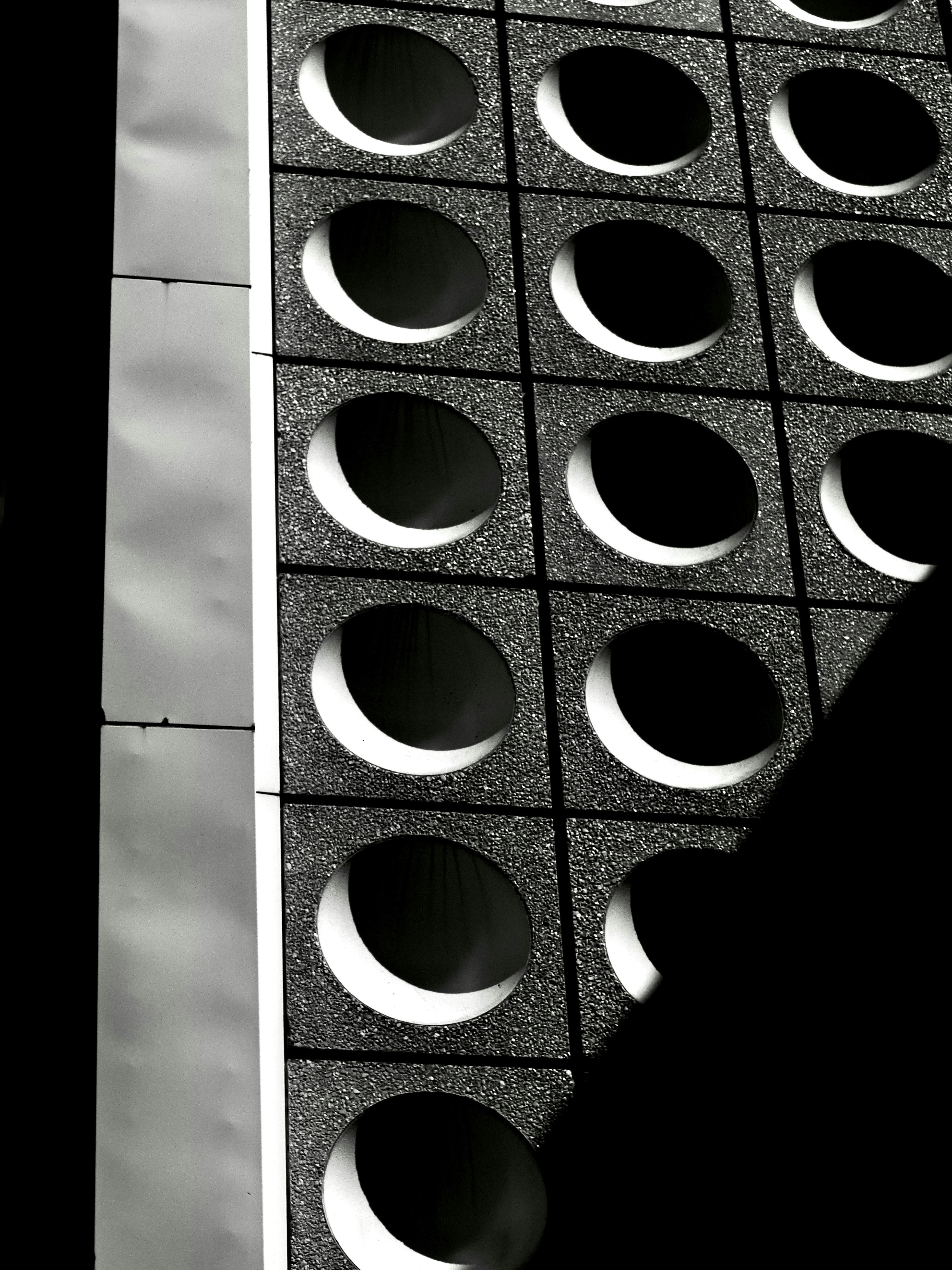 Oculus Grid: High-Contrast Circles on a Concrete Facade