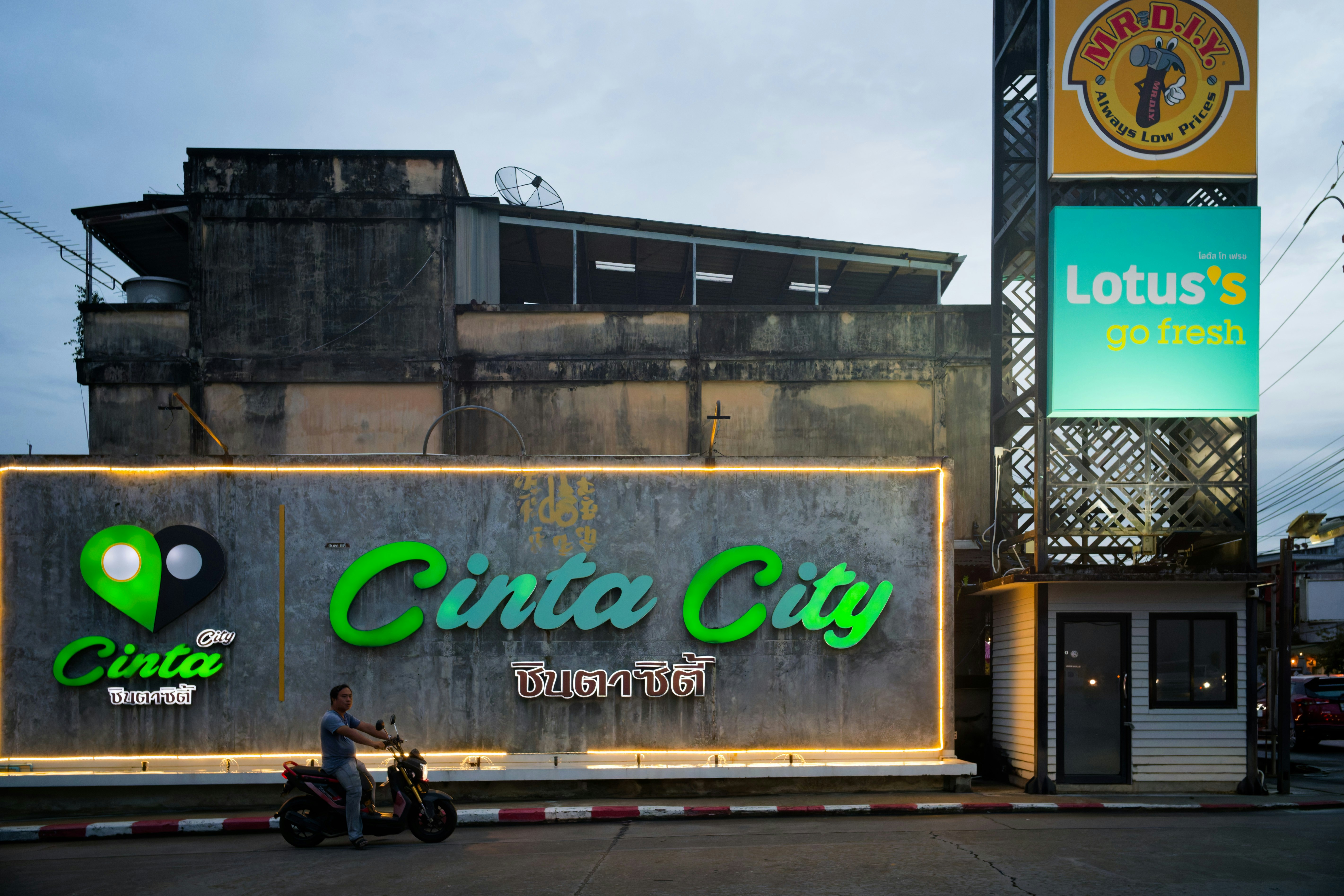 Urban Vibes of Cinta City