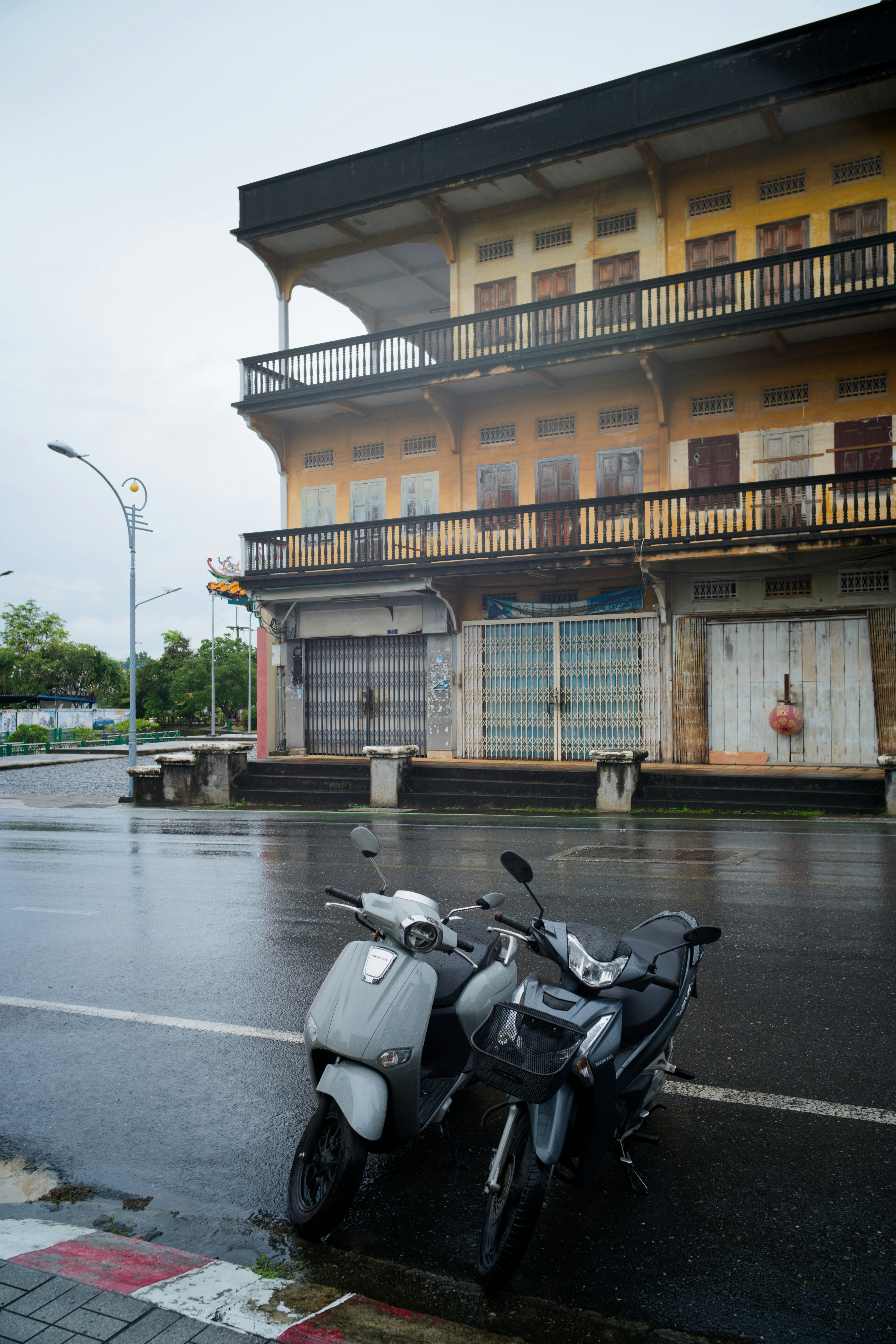 Urban Echoes: The Stories of Abandoned Streets