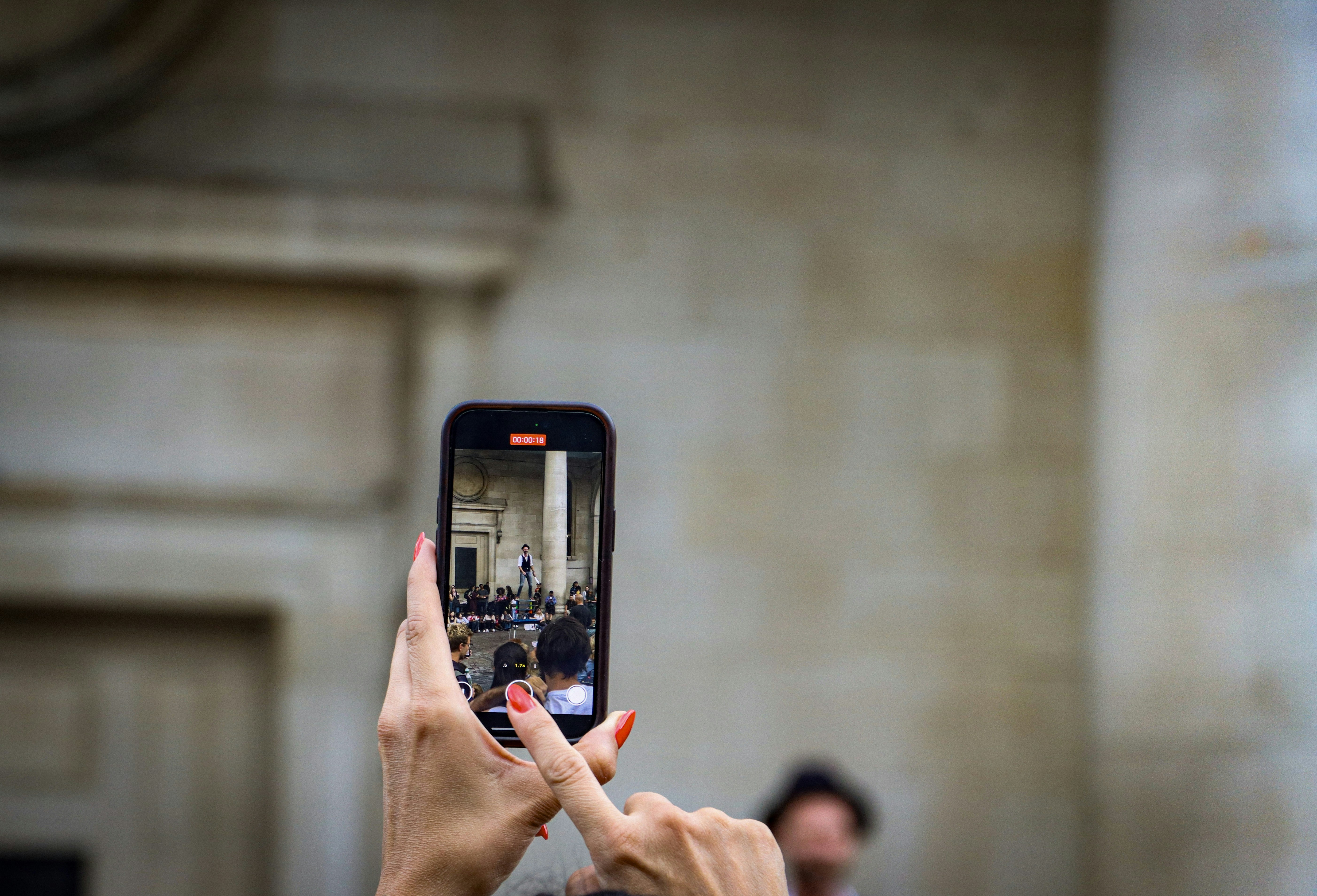 Framing the Moment: A Digital Capture of Live Experience