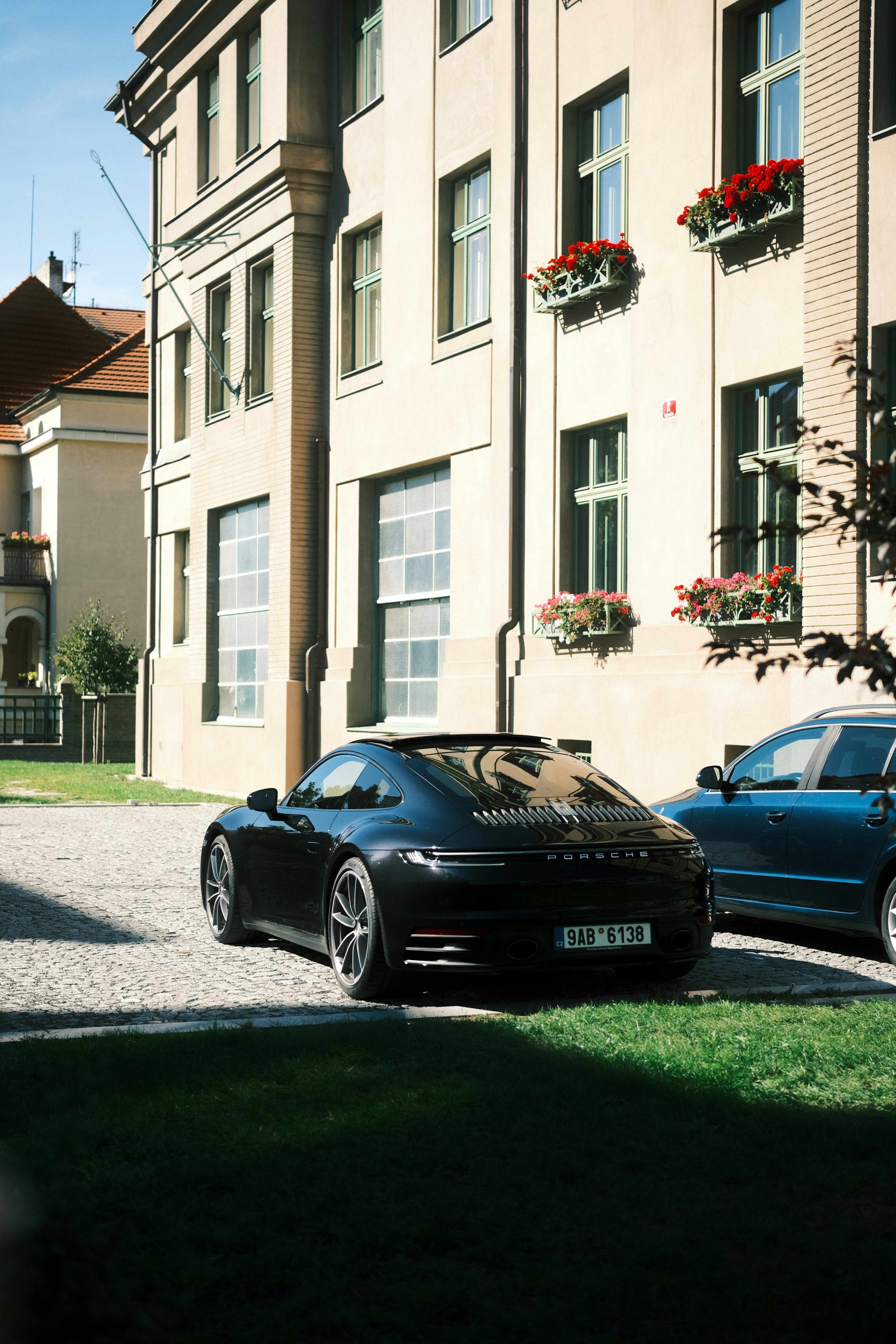 Porsche 911 Carrera S / 4S | Black porsche parked in front of a building