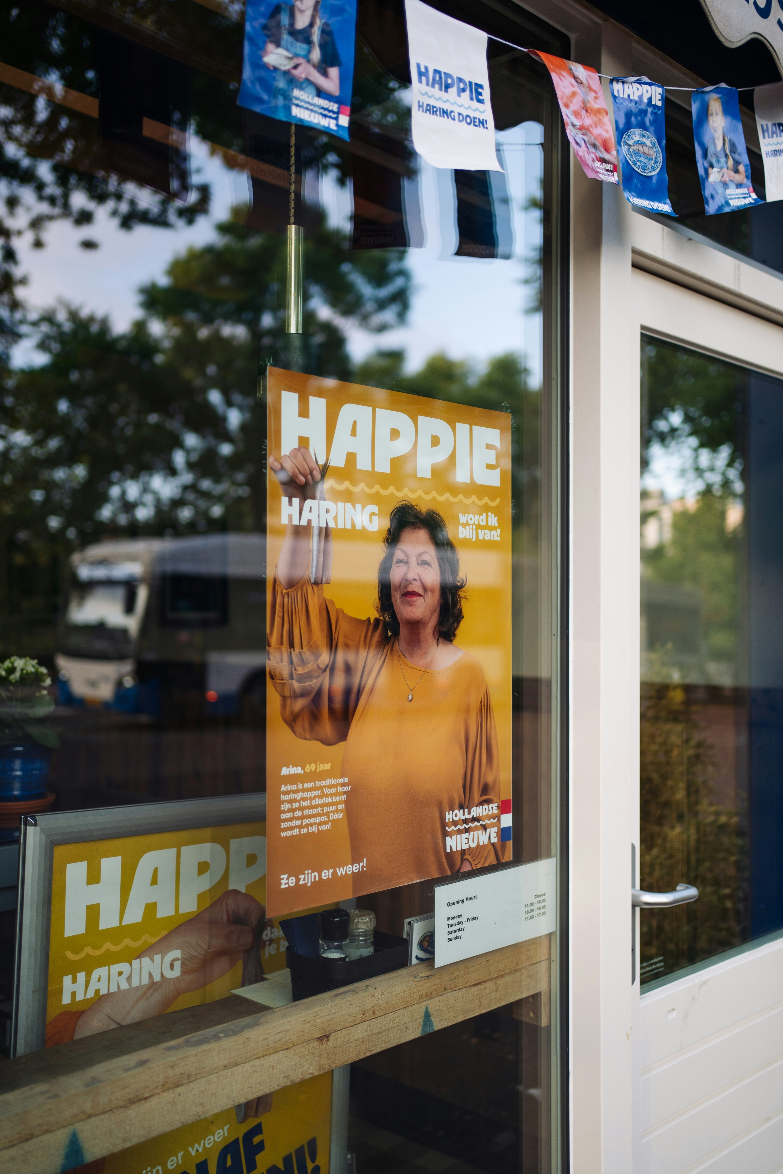 Poster of a woman with arm raised, advertising 'happie haring'.