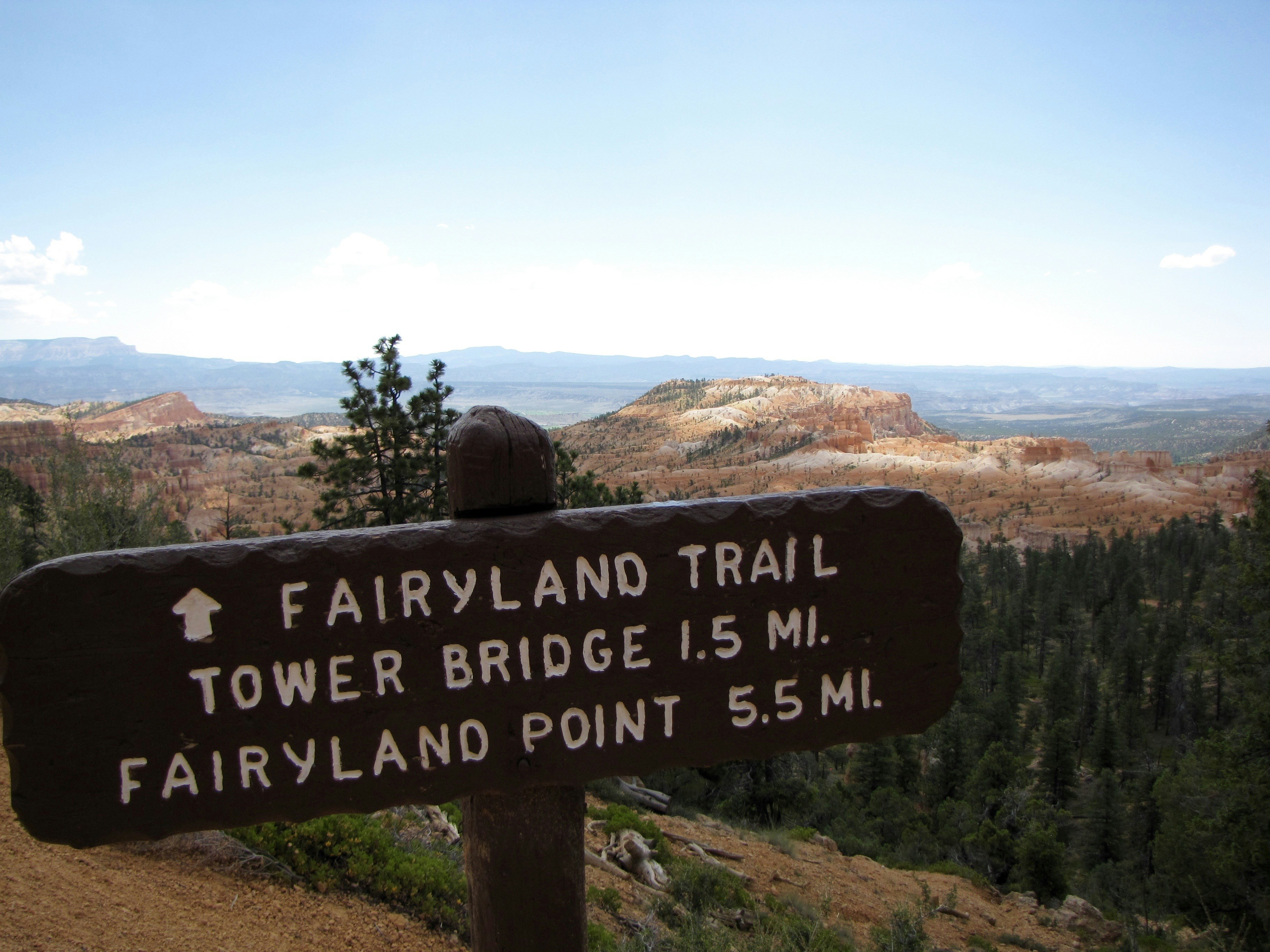 Trail sign points to fairyland trail and tower bridge.