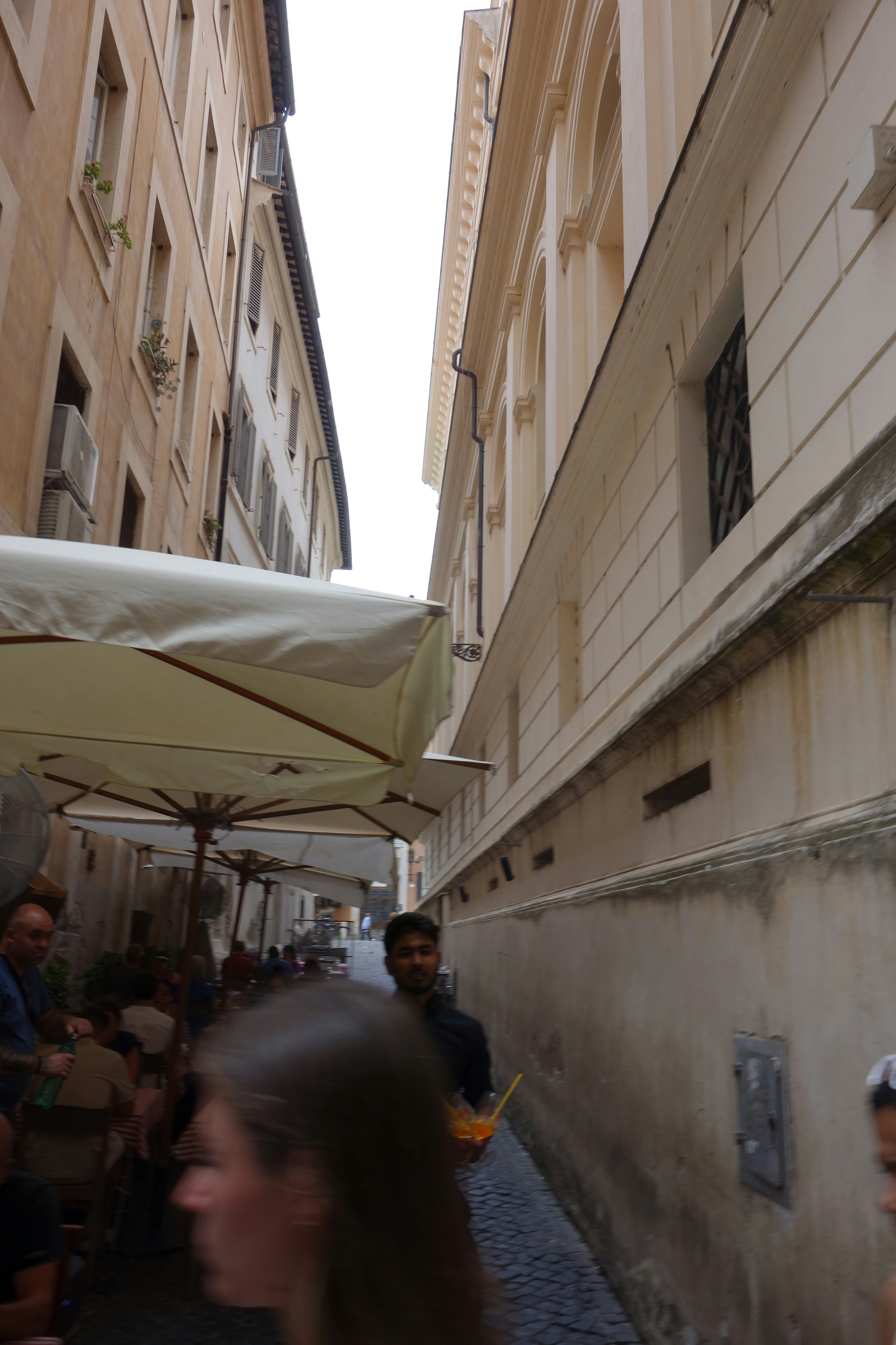 Narrow Alleyway: A Glimpse of Everyday Life