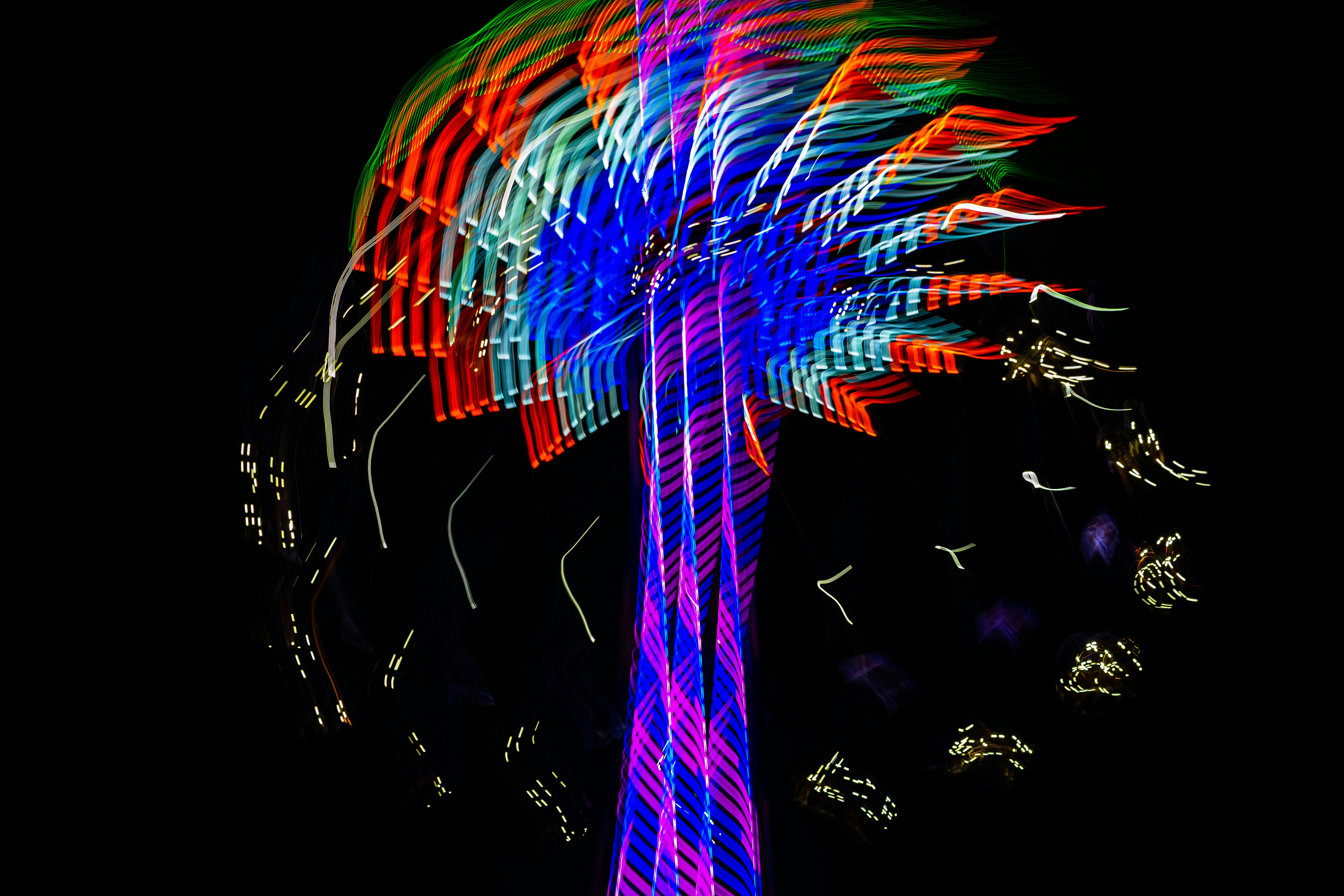 Das Oktoberfest in München | Colorful ferris wheel lights at night