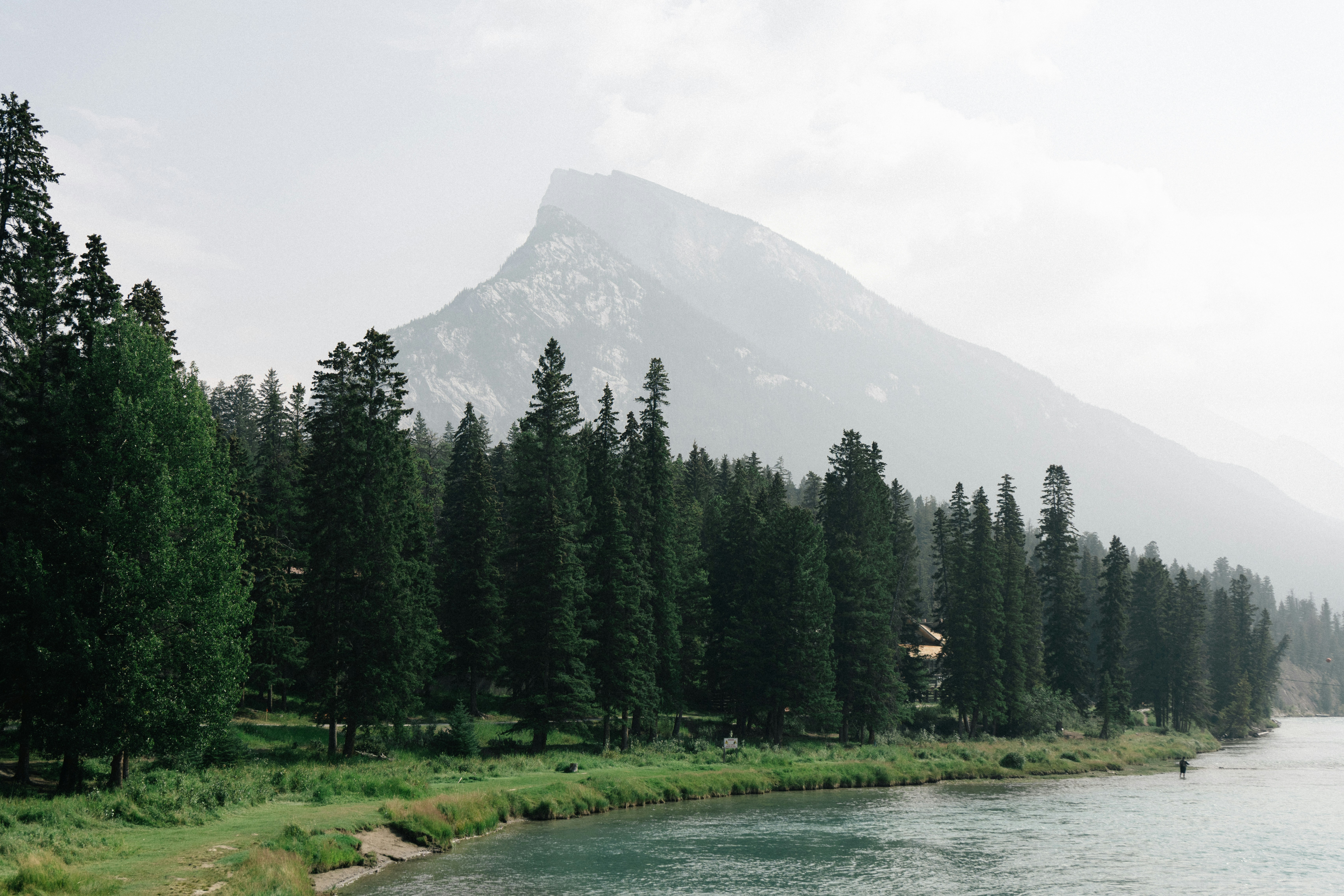 Whispers of the Mountains: A Serene Lakeside Retreat