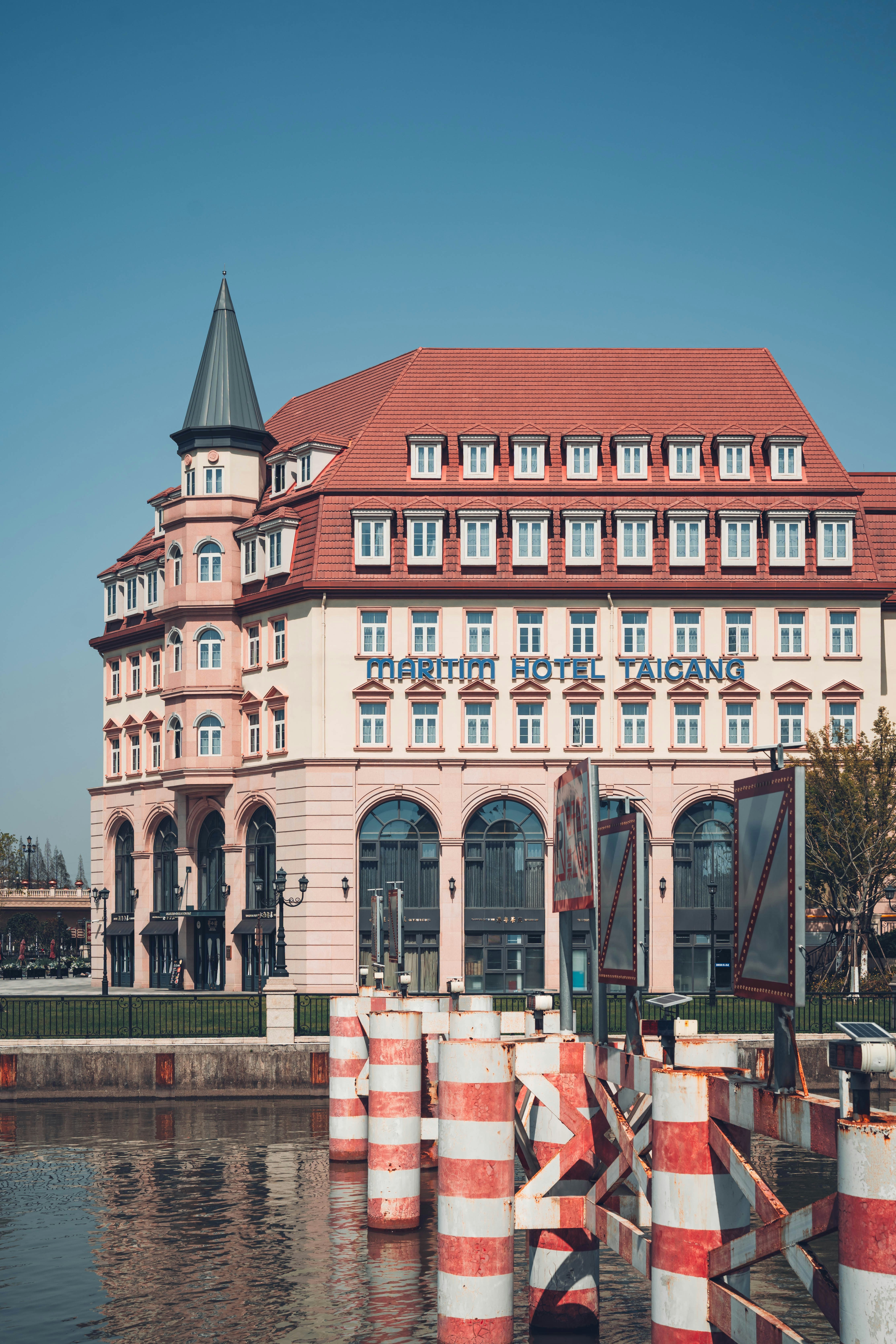 Architectural Elegance by the Water's Edge