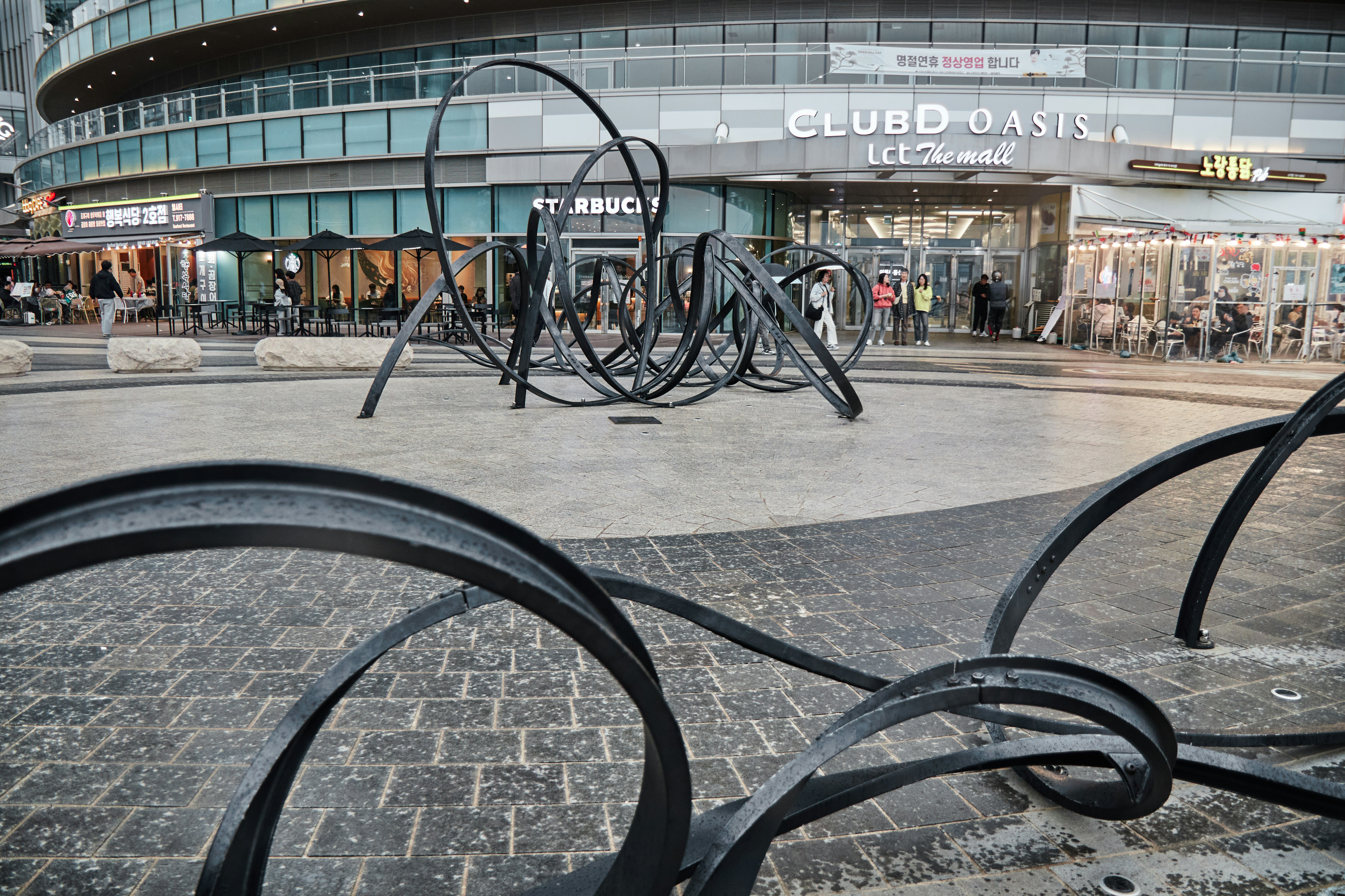 Tangled Orbits in a City Square
