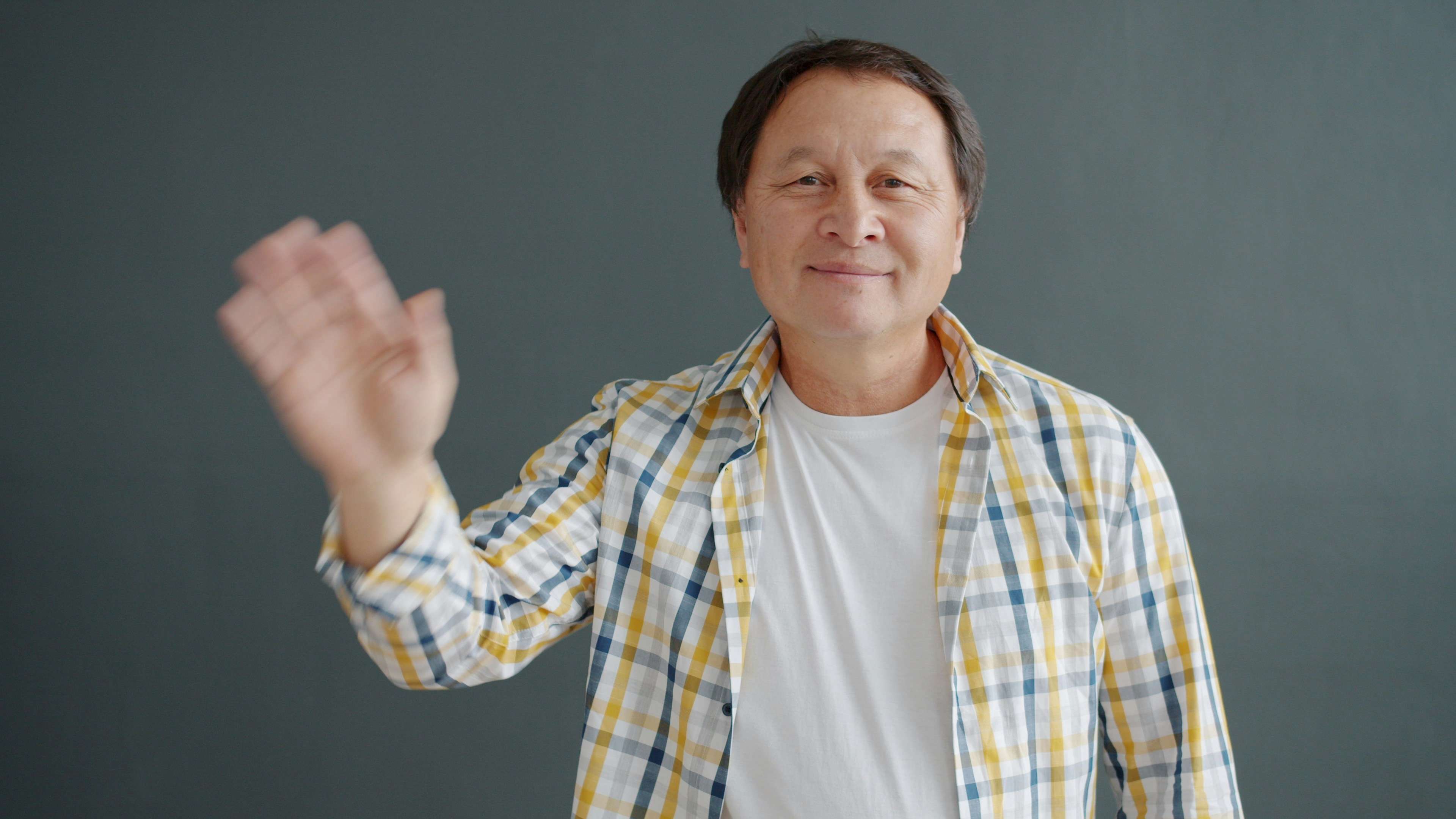 Man waving hello with a smile photo – Free Adult Image on Unsplash