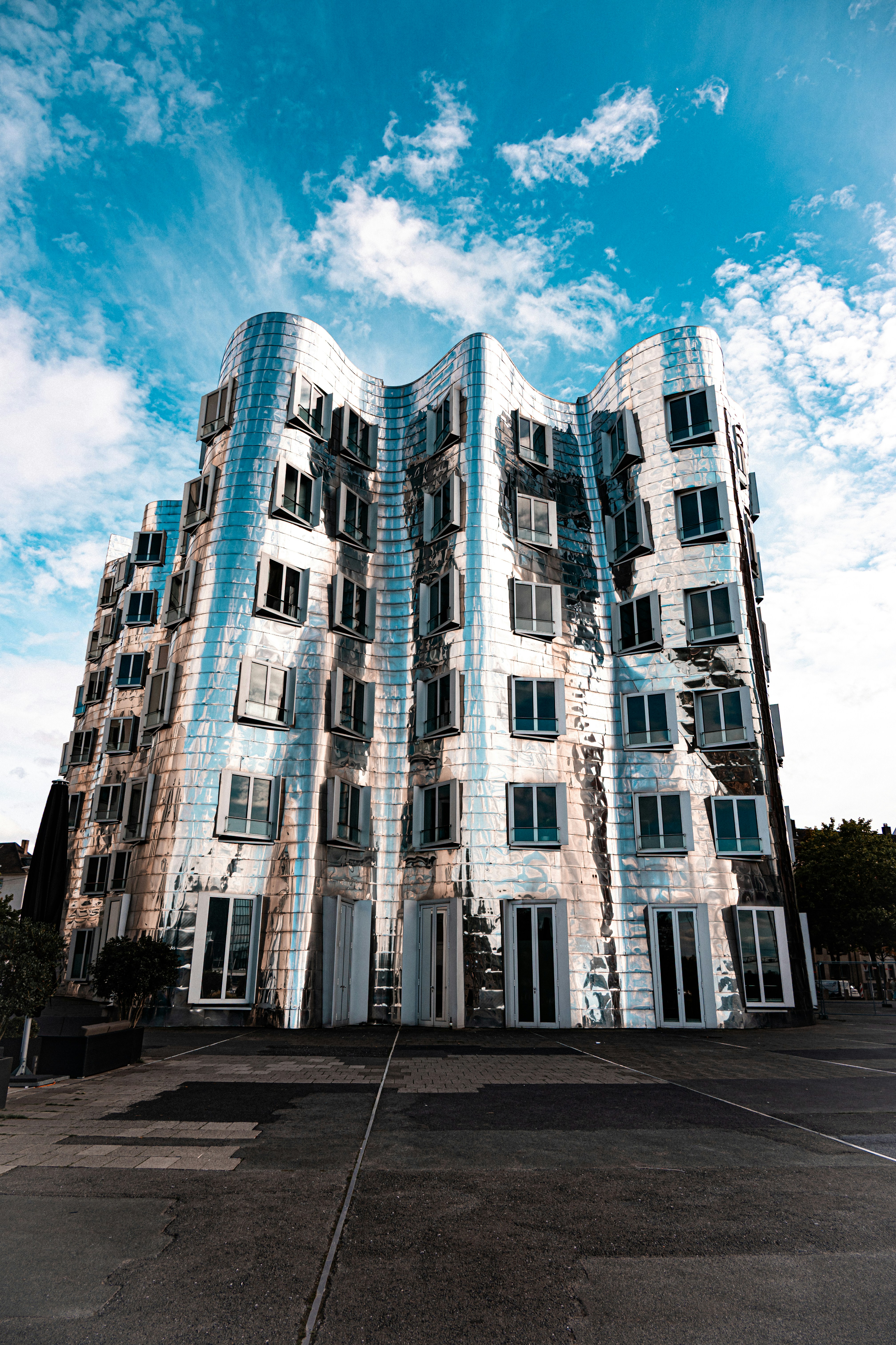 Reflections of Innovation: A Modern Architectural Marvel
