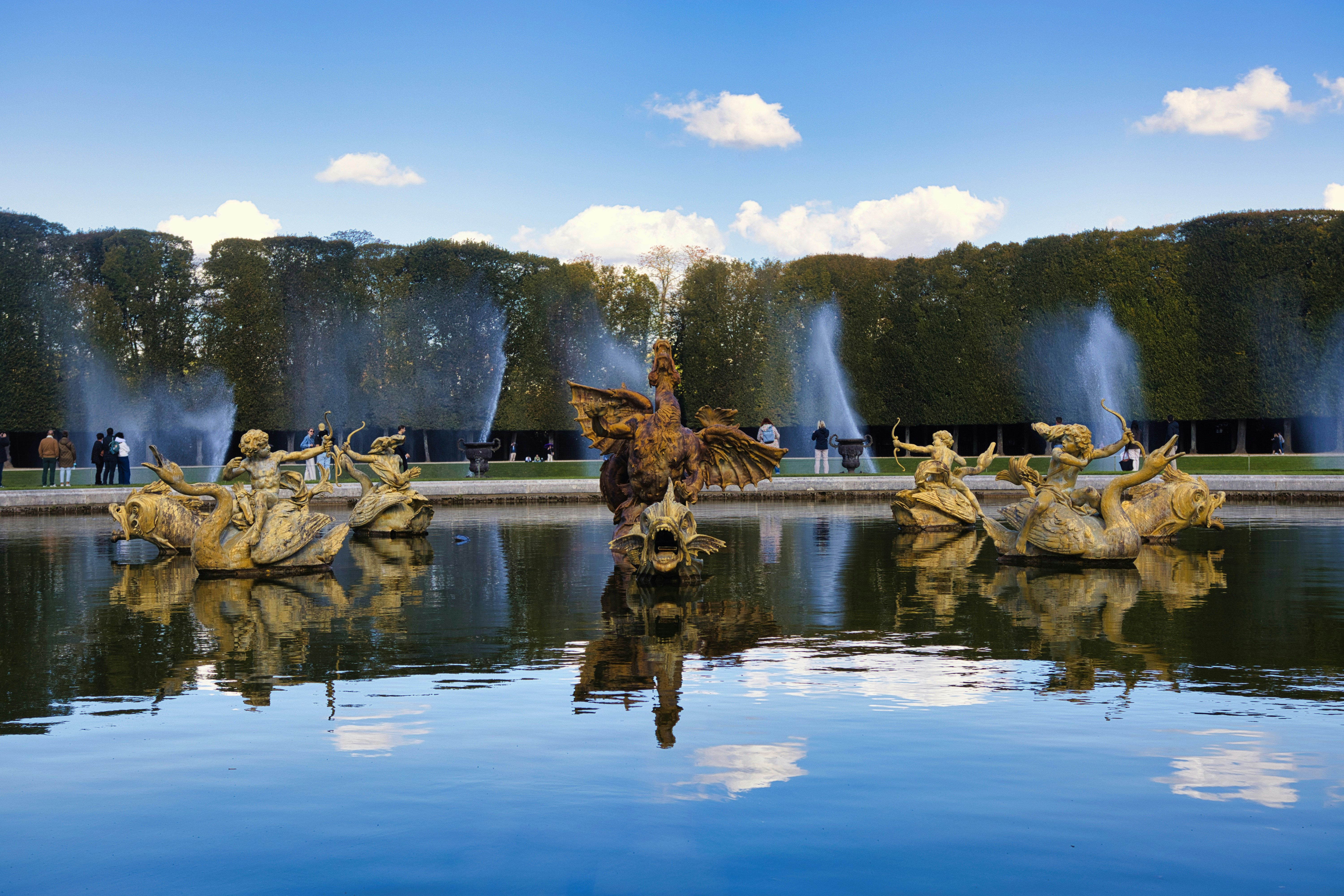 Harmony in Motion: The Dance of Water and Sculpture