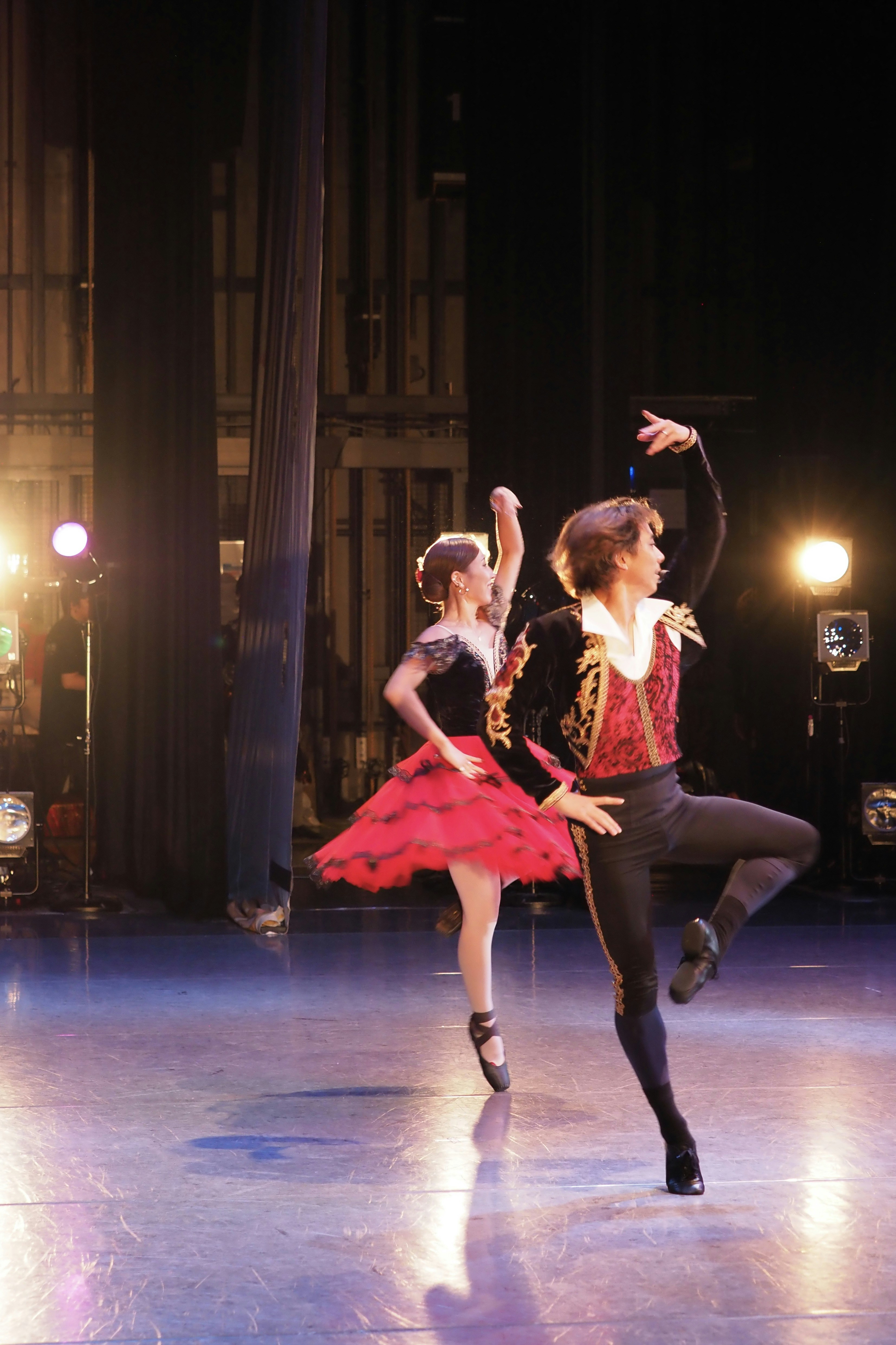 OLYMPUS DIGITAL CAMERA | Two ballet dancers perform on a stage.