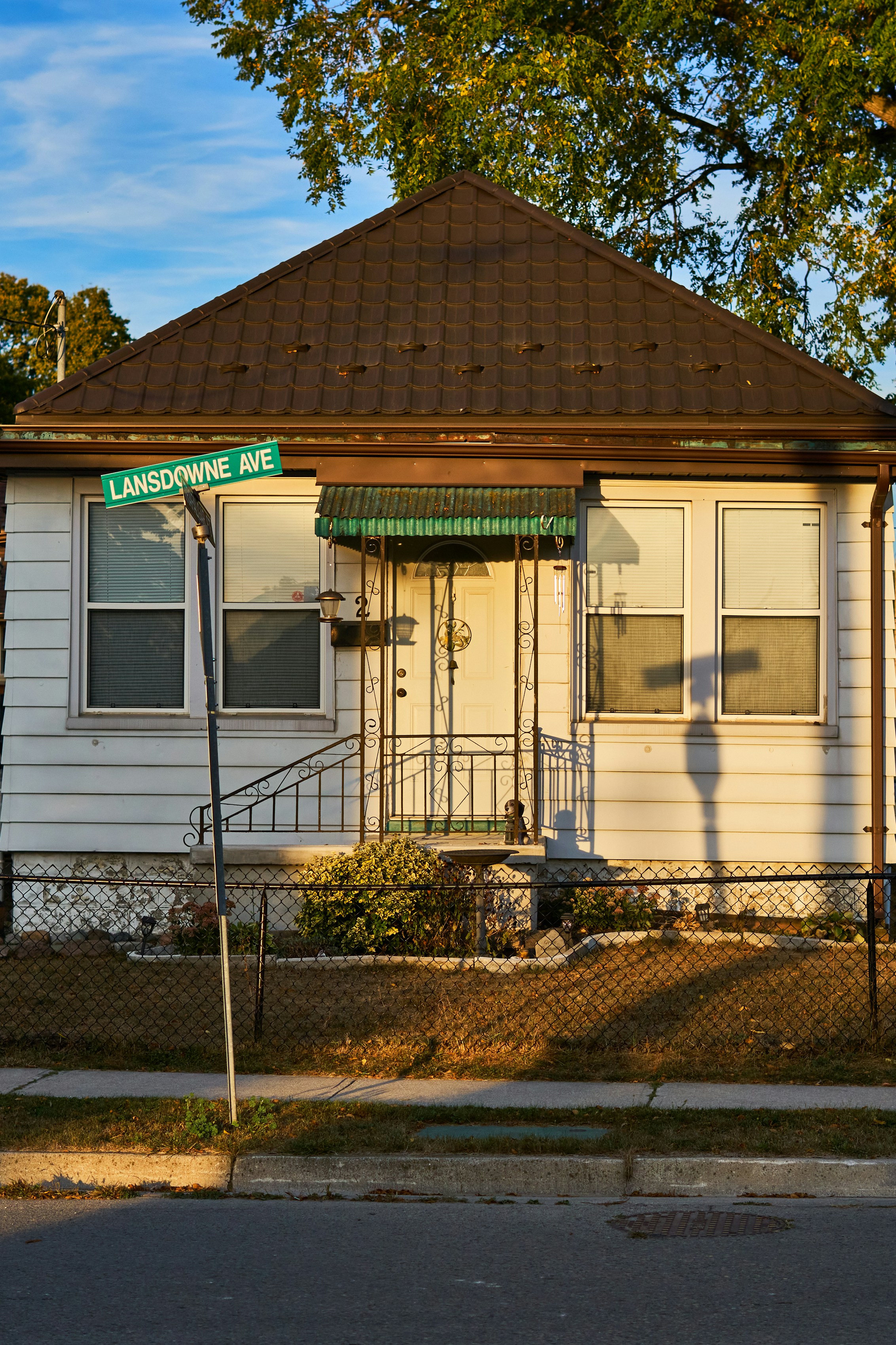 Small white house with lansdowne ave street sign.