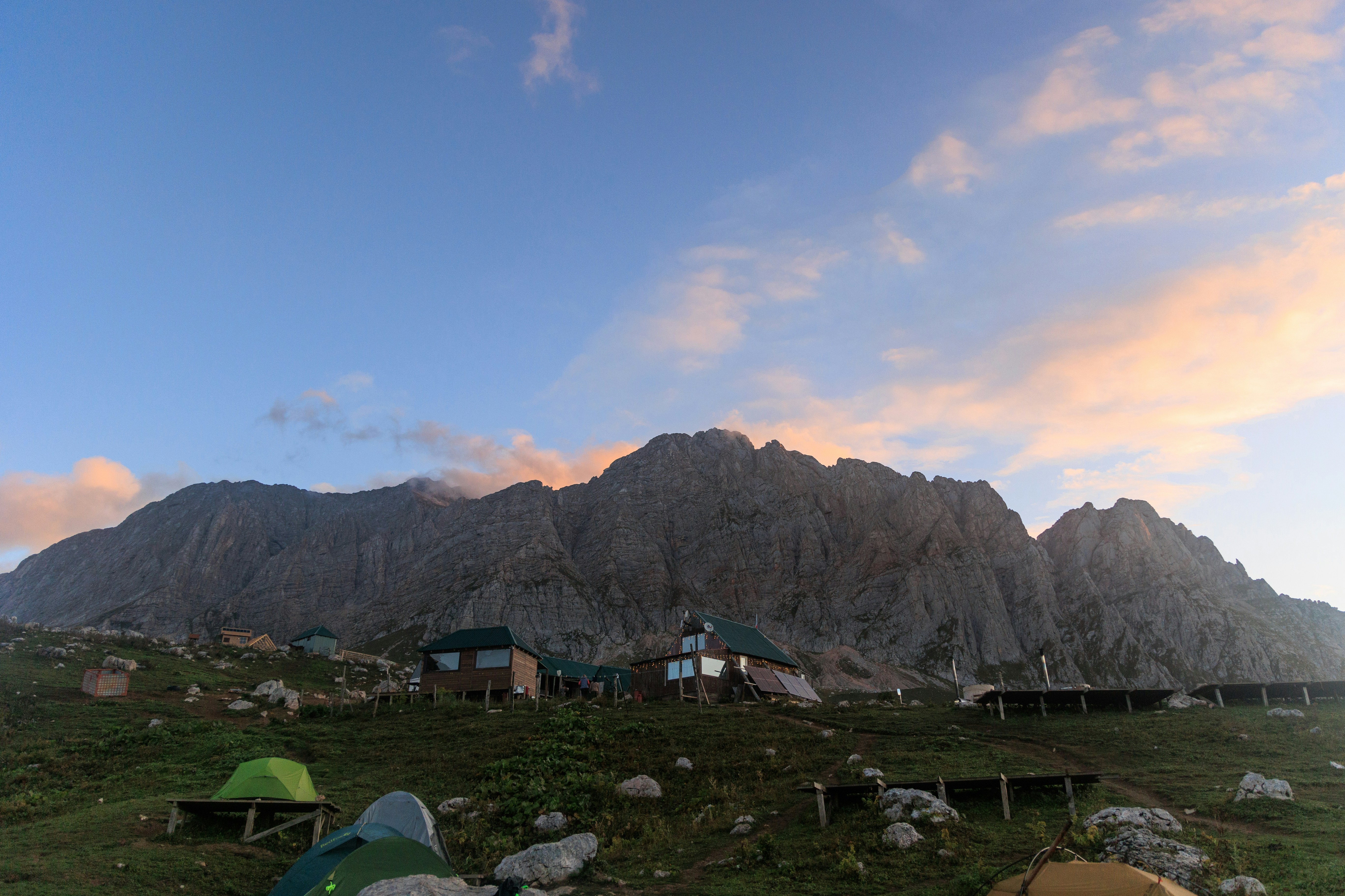 Whispers of the Mountain: A Serene Retreat