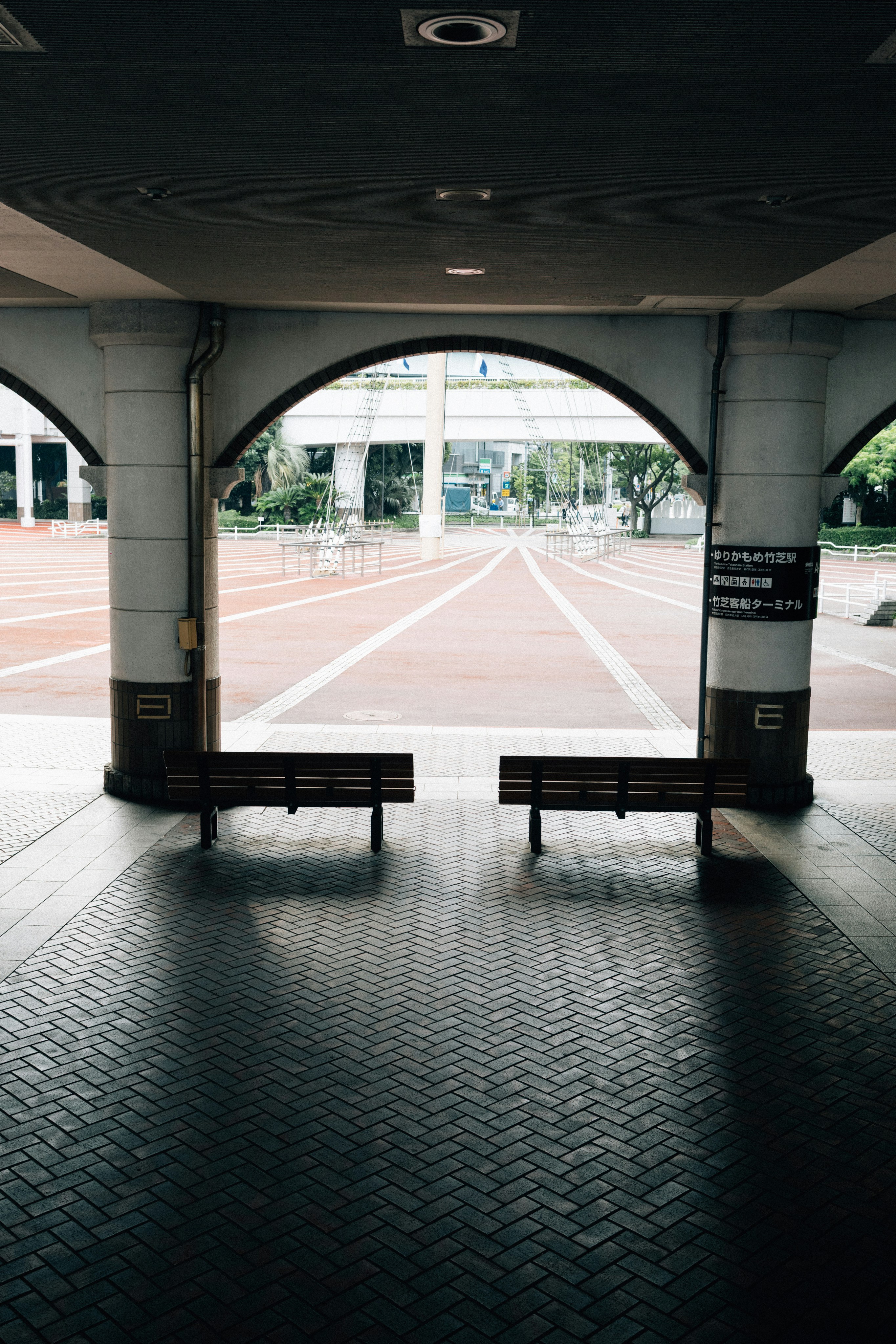 Two benches under arched walkway in a plaza photo – Free Architecture ...