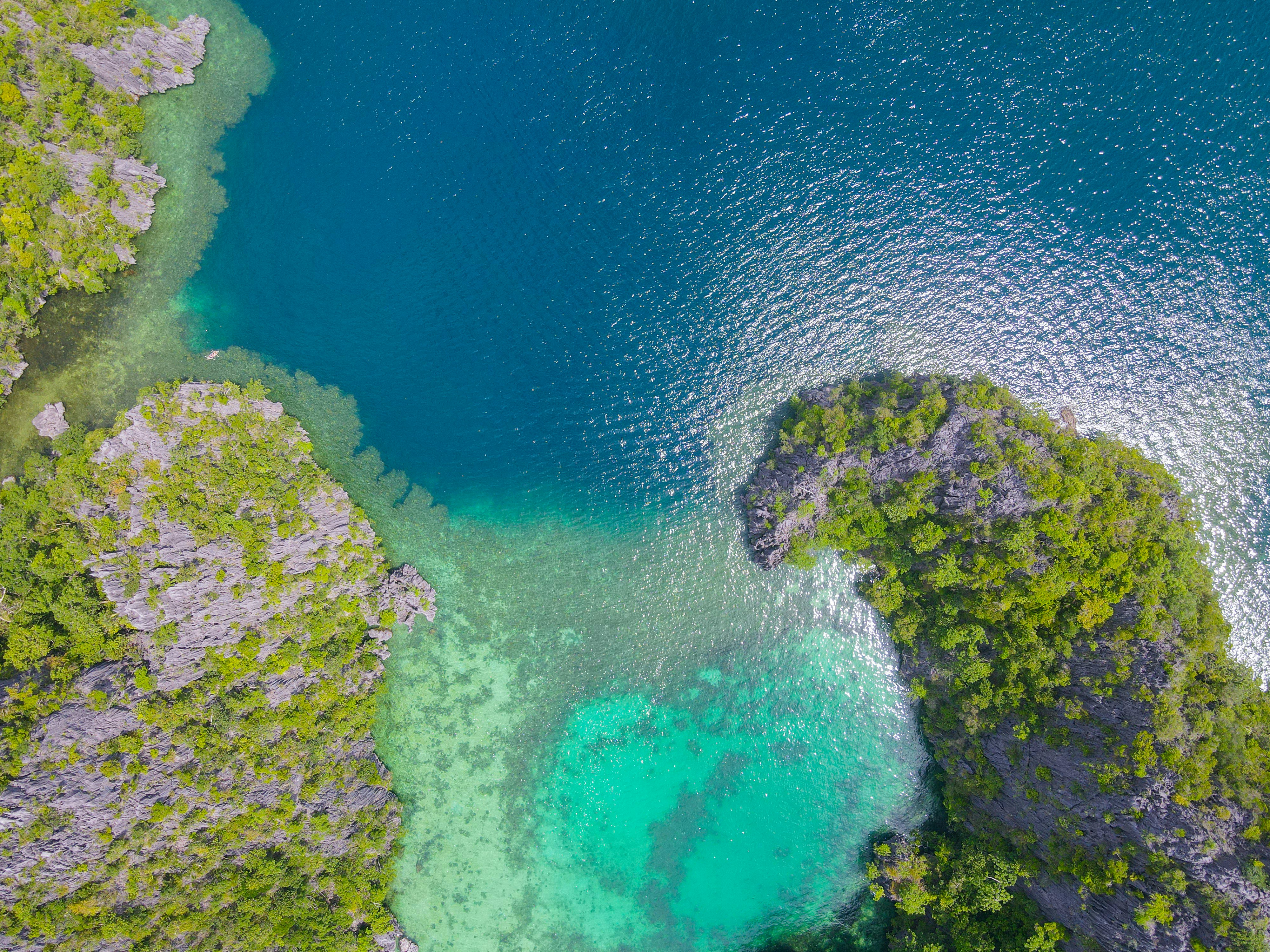 Aerial view of tropical islands and clear turquoise water photo – Free ...