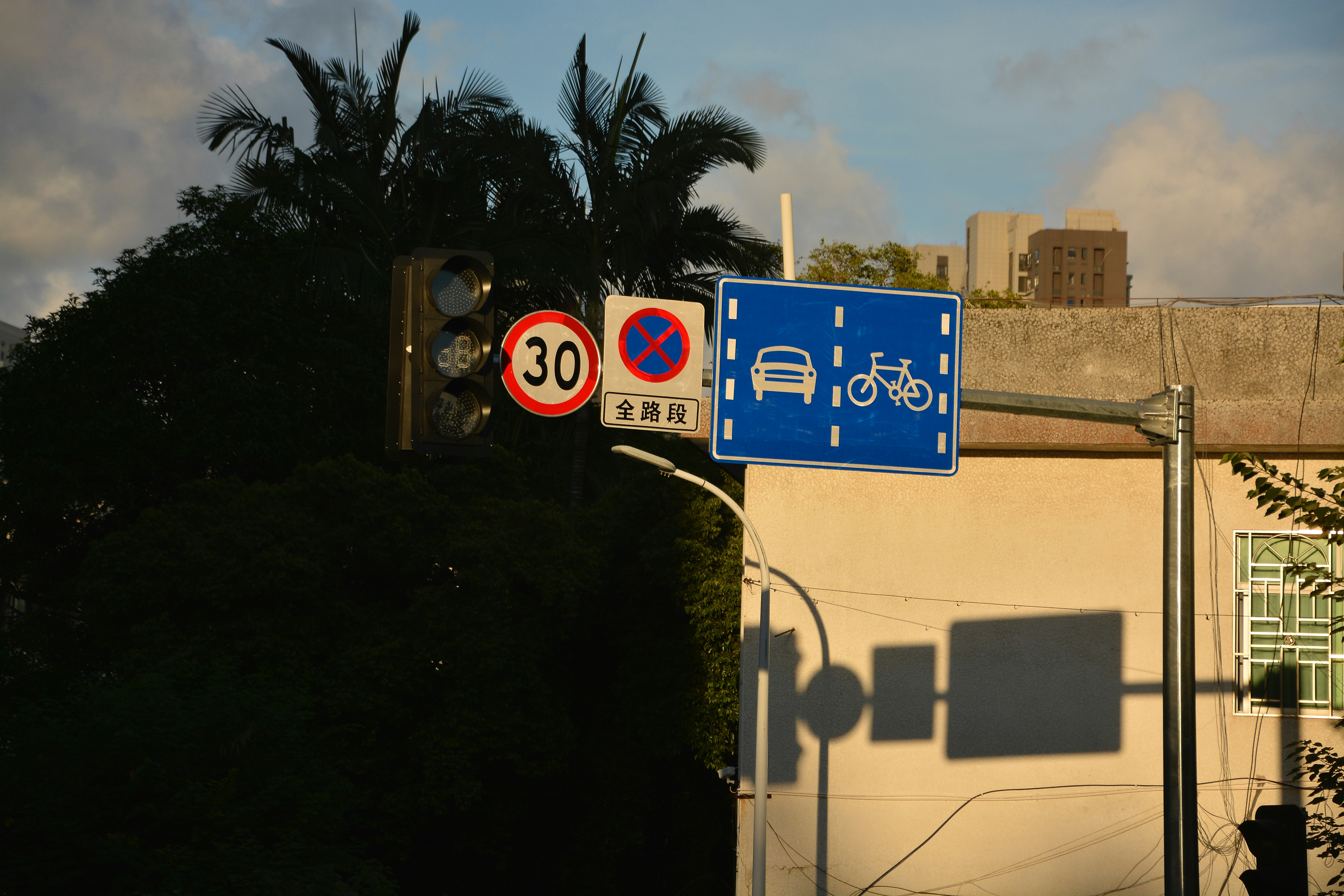 Urban Traffic Dialogue: Signs of the City