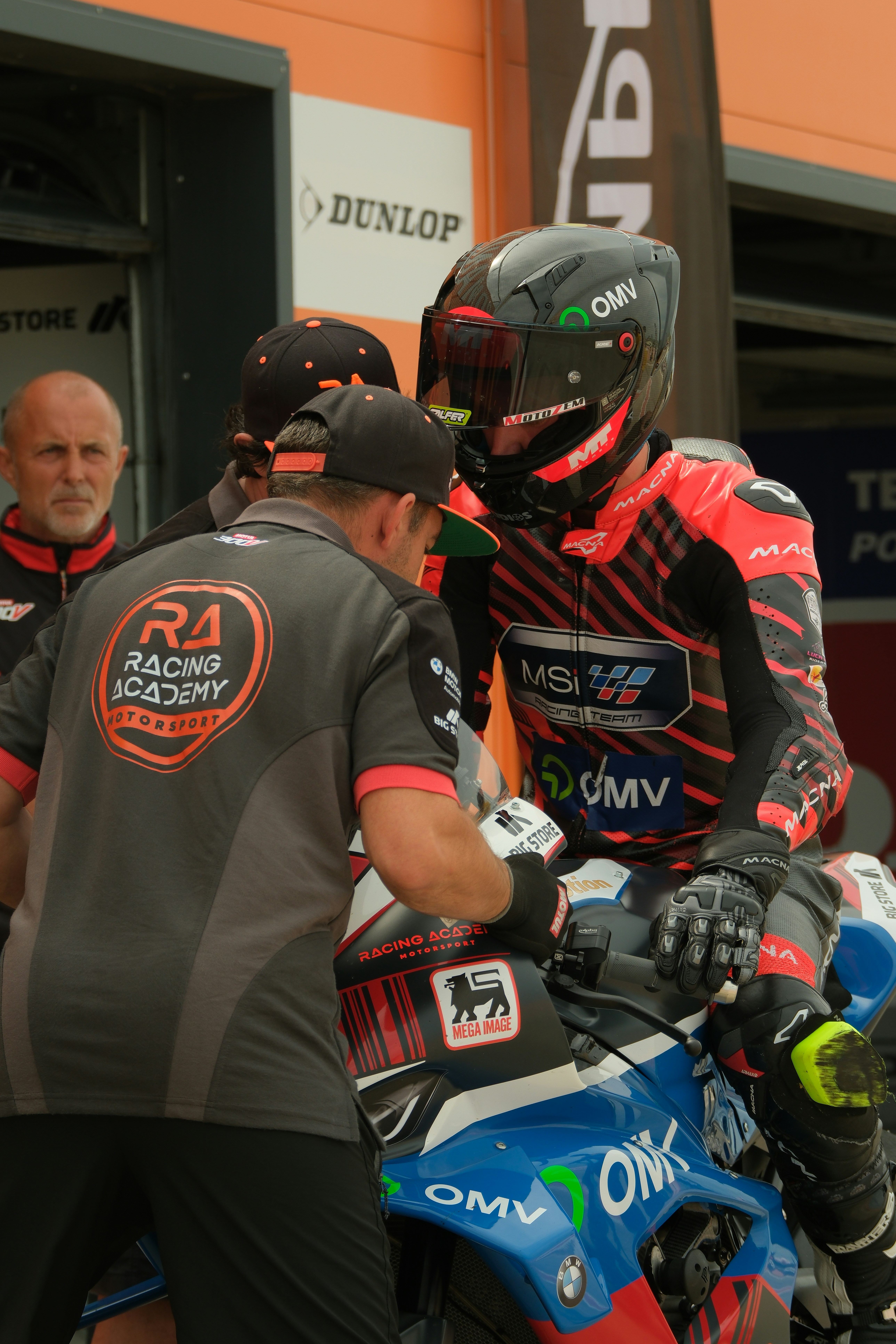 Team Dynamics in High-Speed Preparation