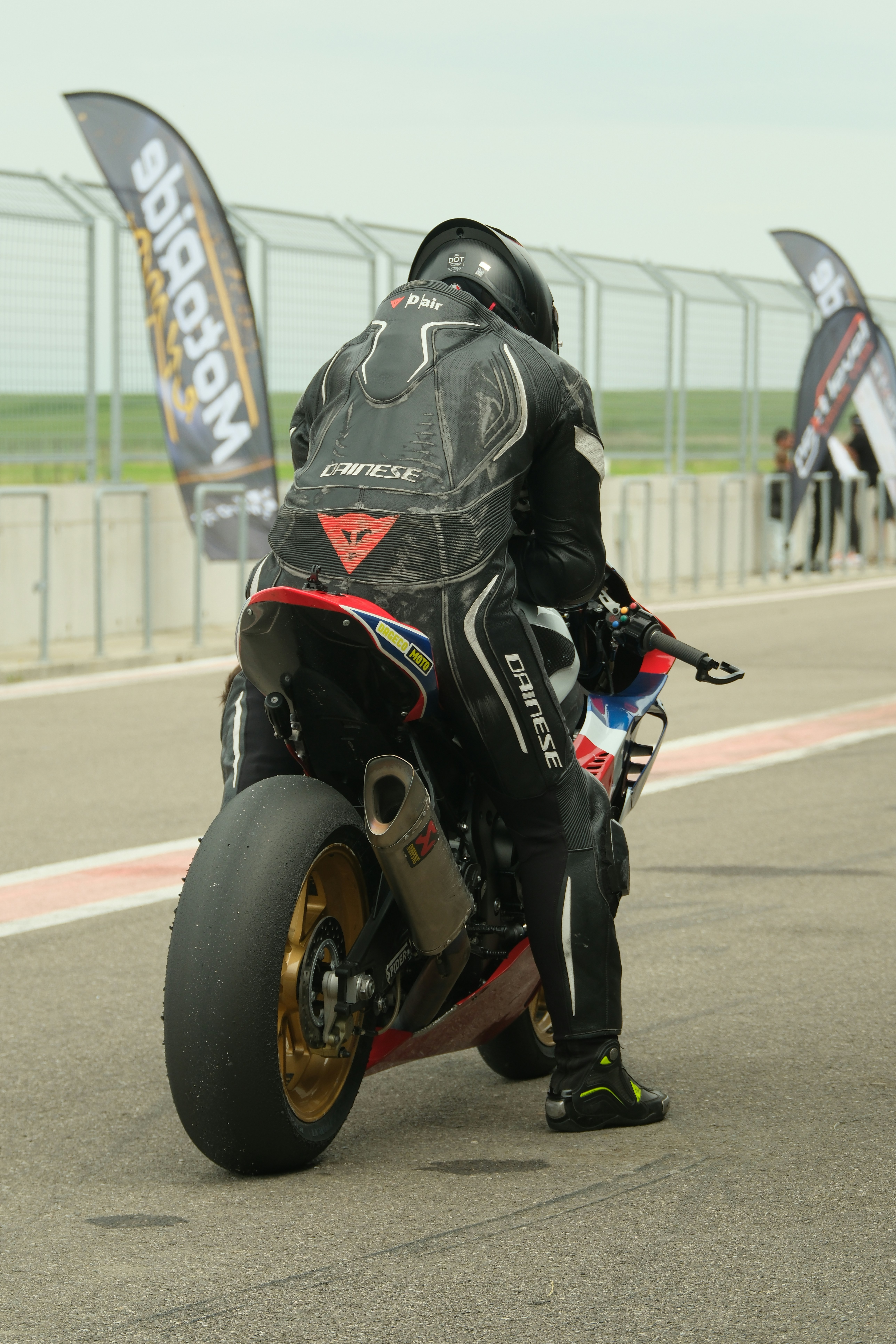 Ready to Roar: The Calm Before the Race