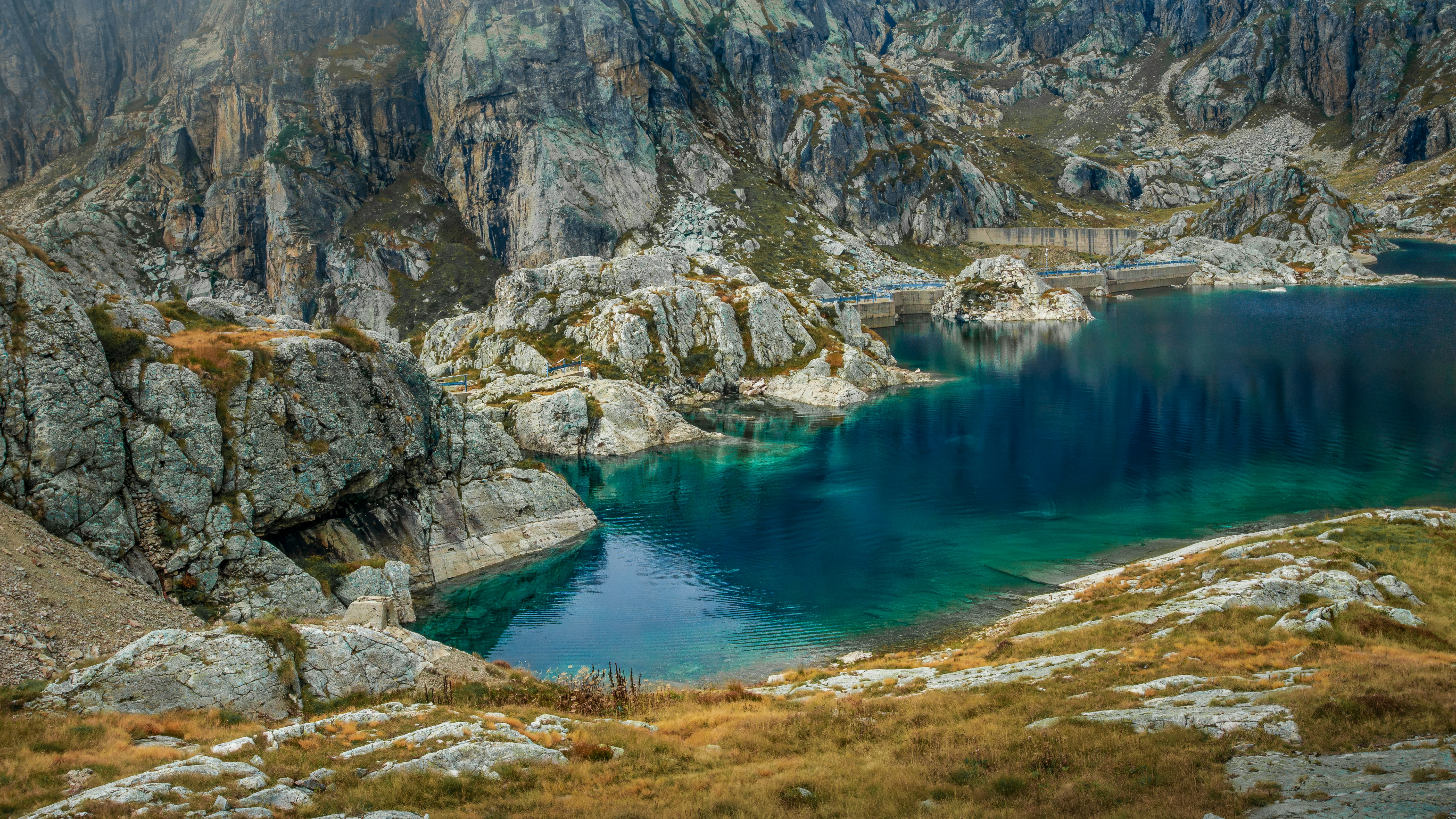 Lago Campelli Alto (Giro dei 5 laghi di Valgoglio) | Turquoise lake nestled among rugged rocky mountains
