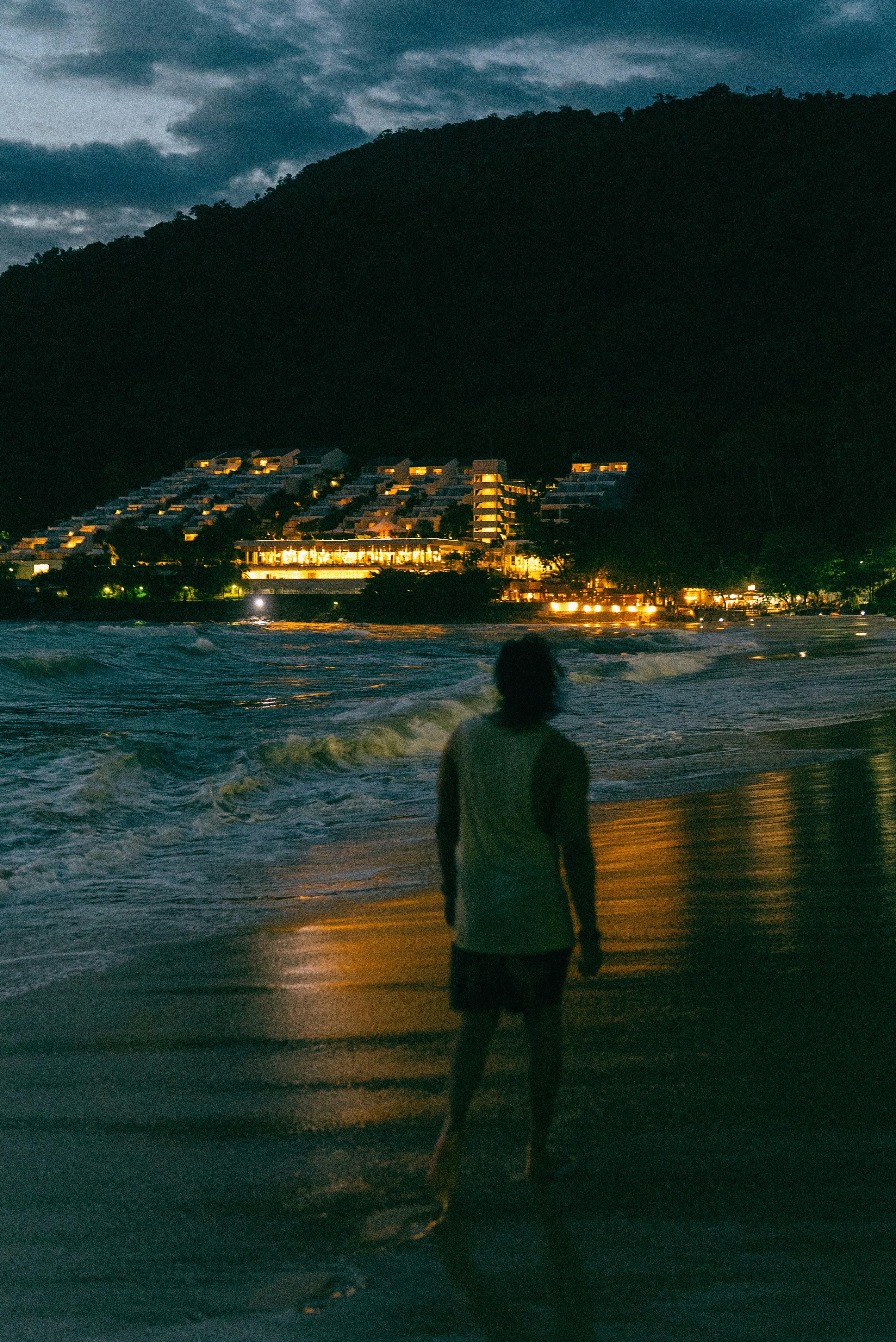 Whispers of the Shoreline: A Nighttime Stroll