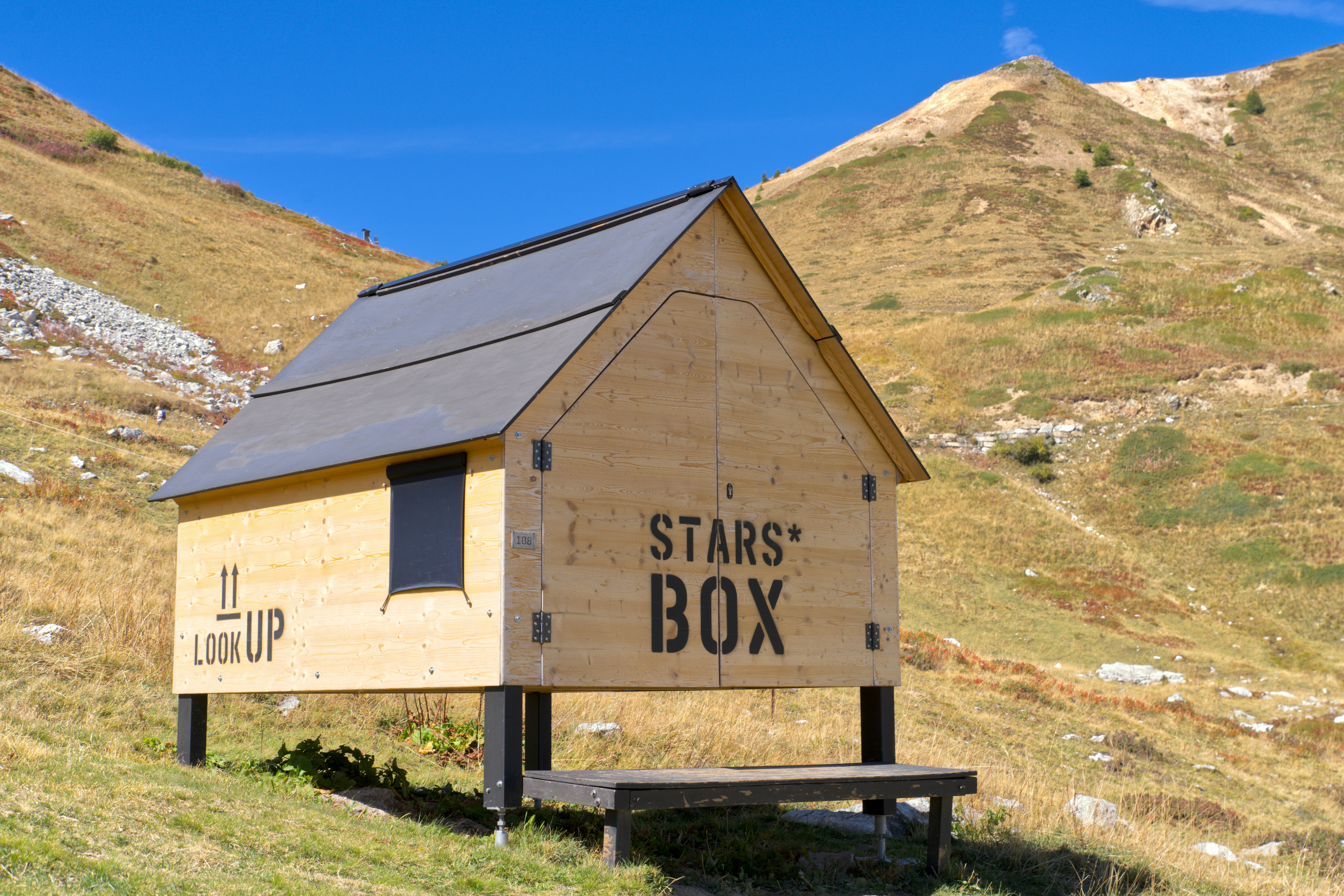 A Wooden Retreat for Stargazers
