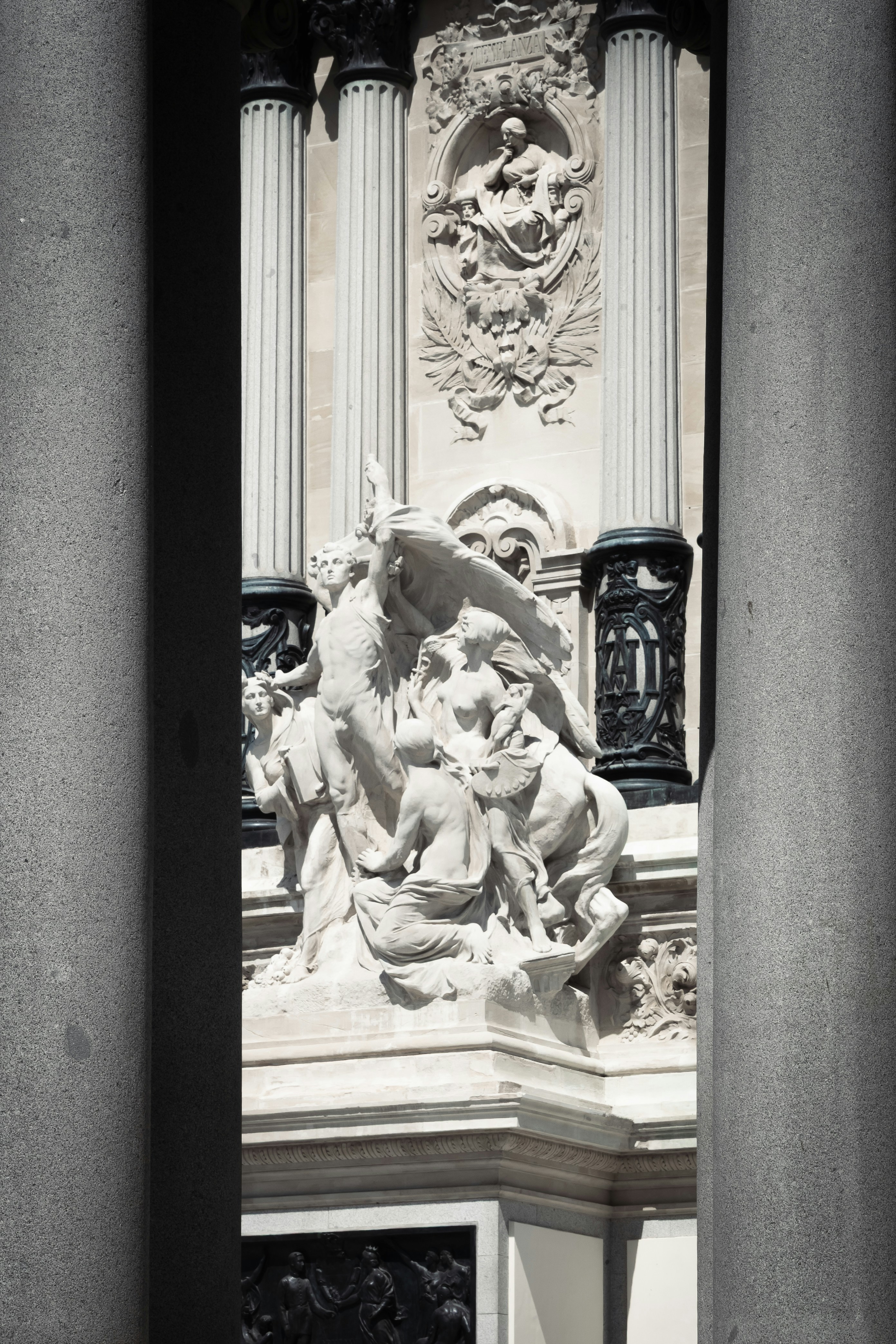 Eloquent Narratives in Stone
