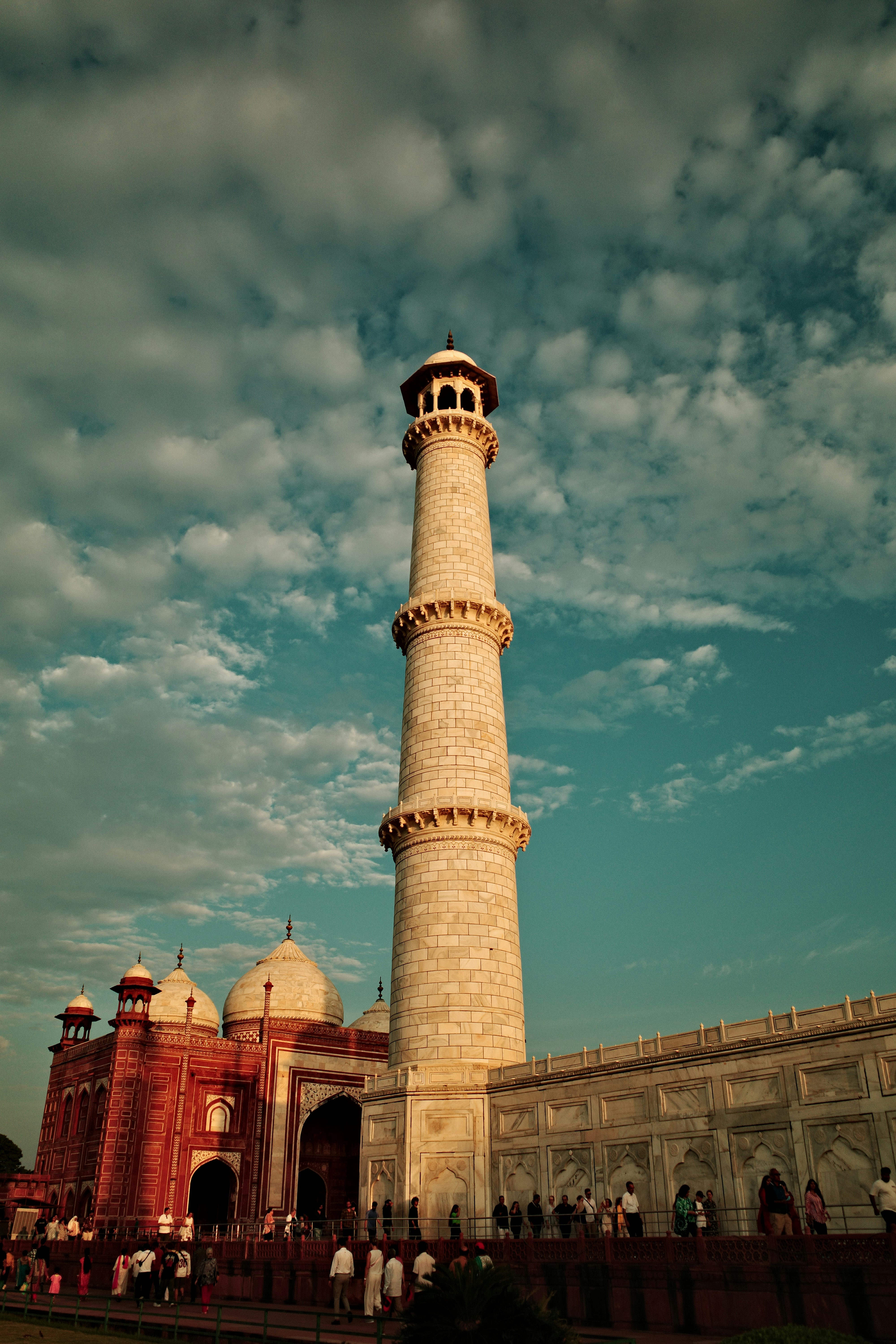 The Majestic Minaret: A Towering Tribute to Timeless Architecture