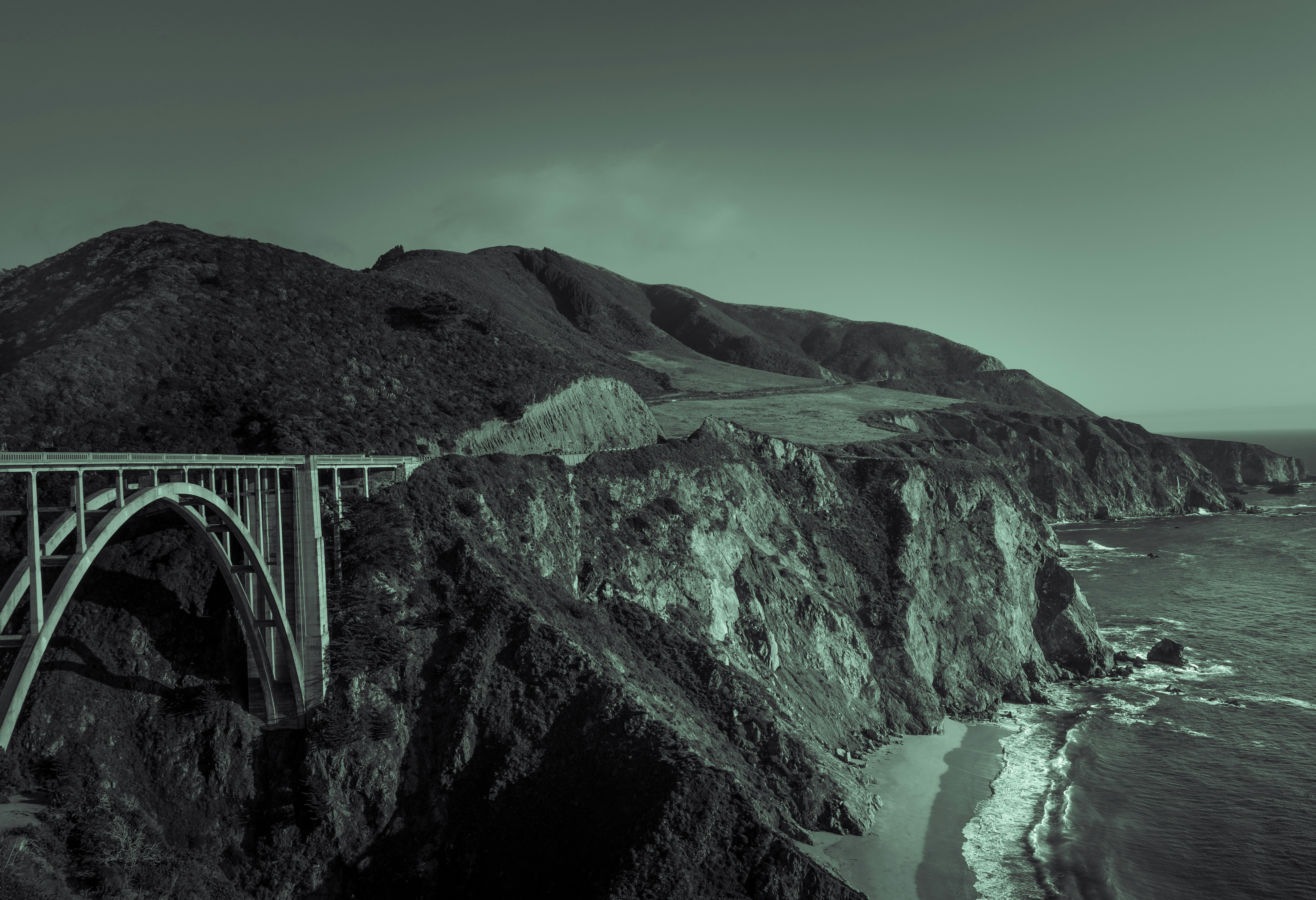 Big Sur | Arch bridge over rugged coastline with ocean waves