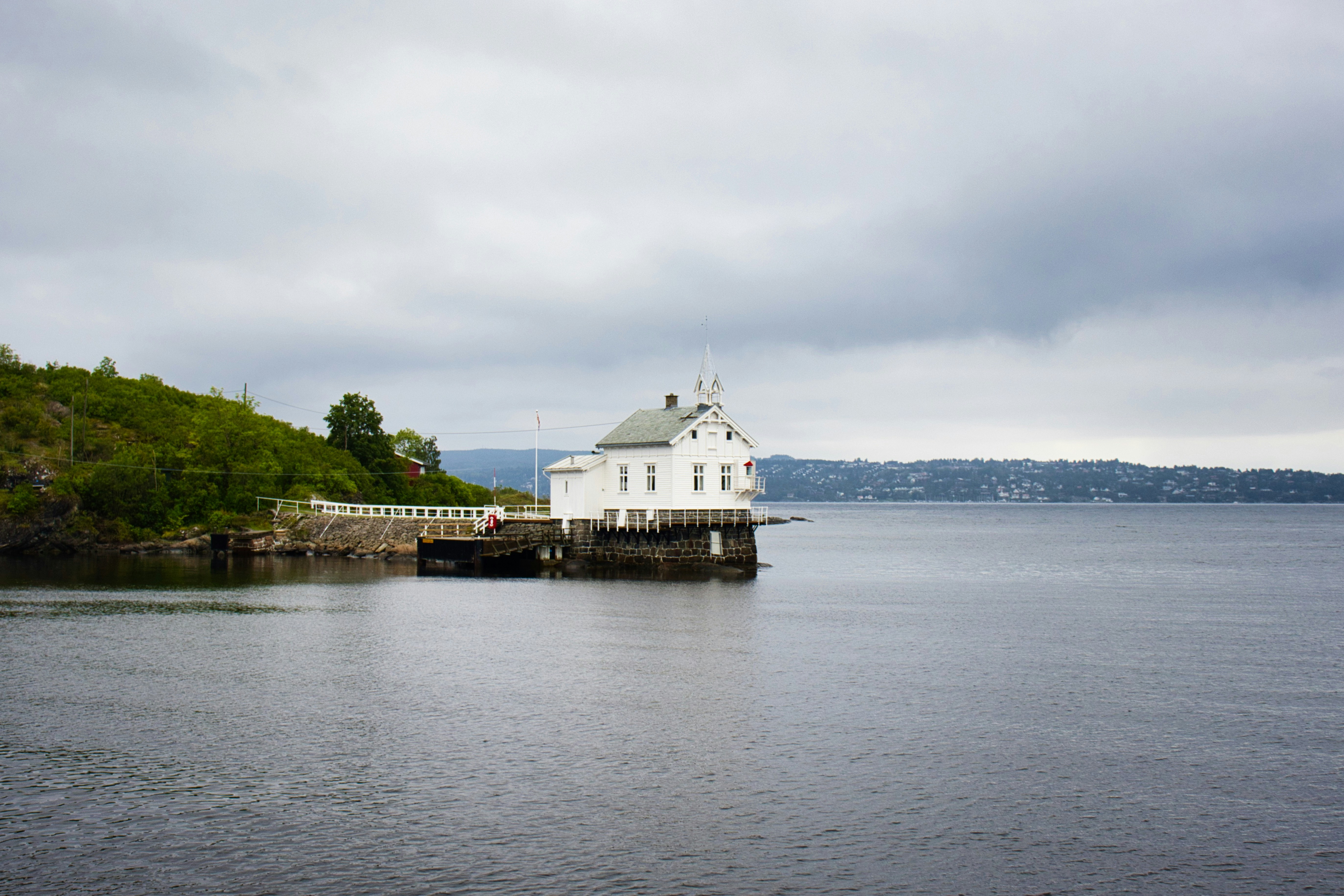 Serenity by the Water: A Coastal Retreat