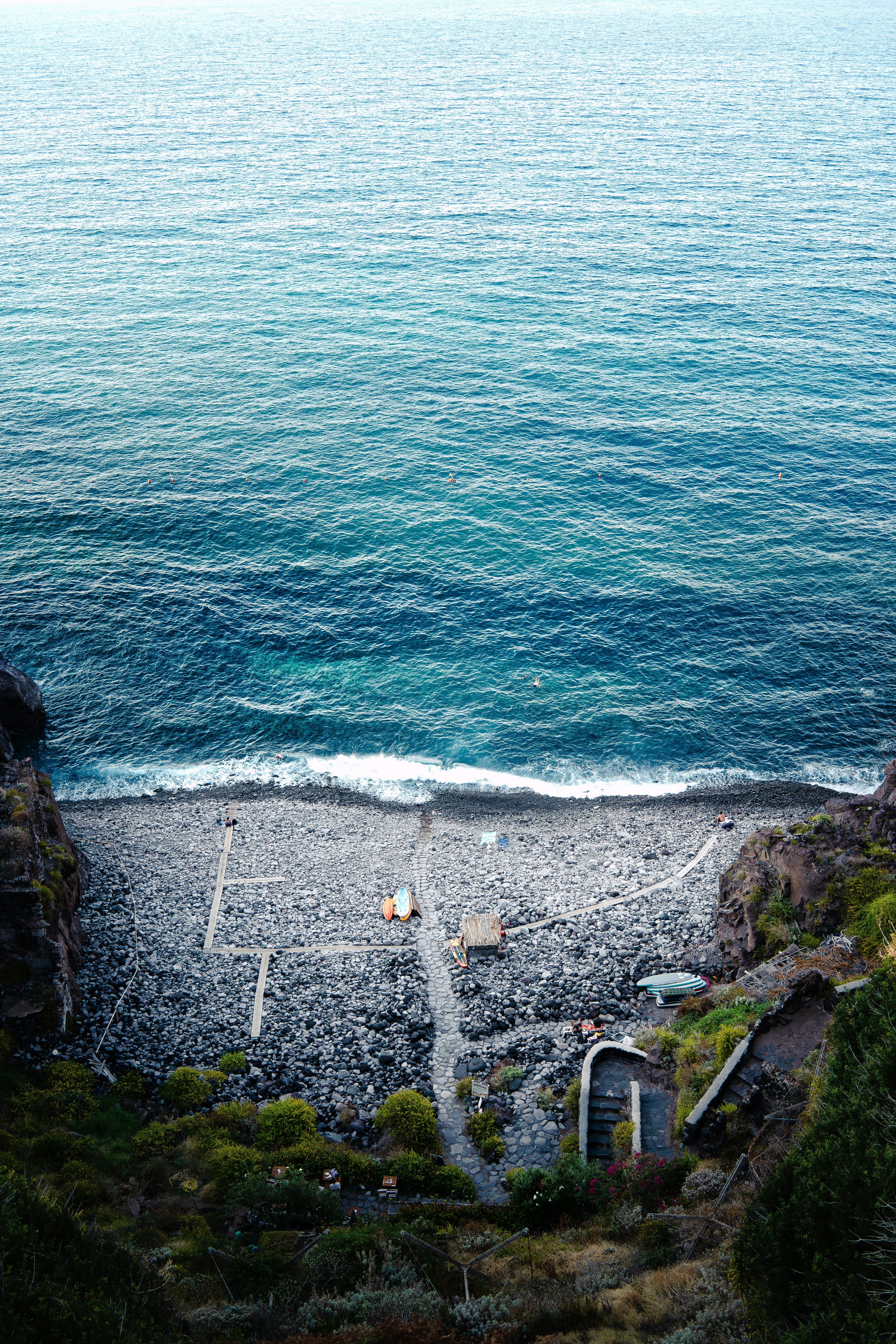 Serene Coastal Haven: A Hidden Retreat