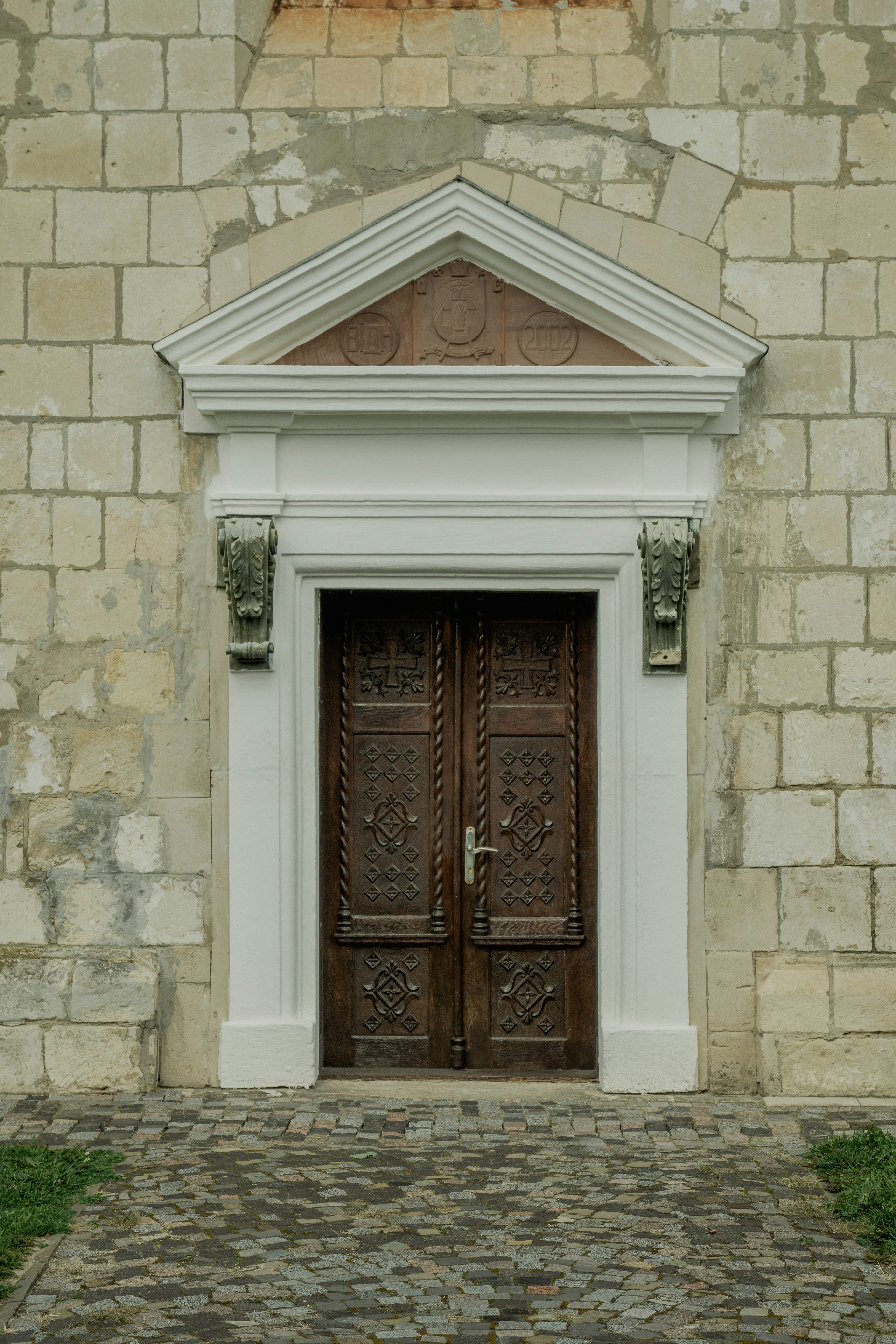 The Guardian's Entrance: A Portal to History