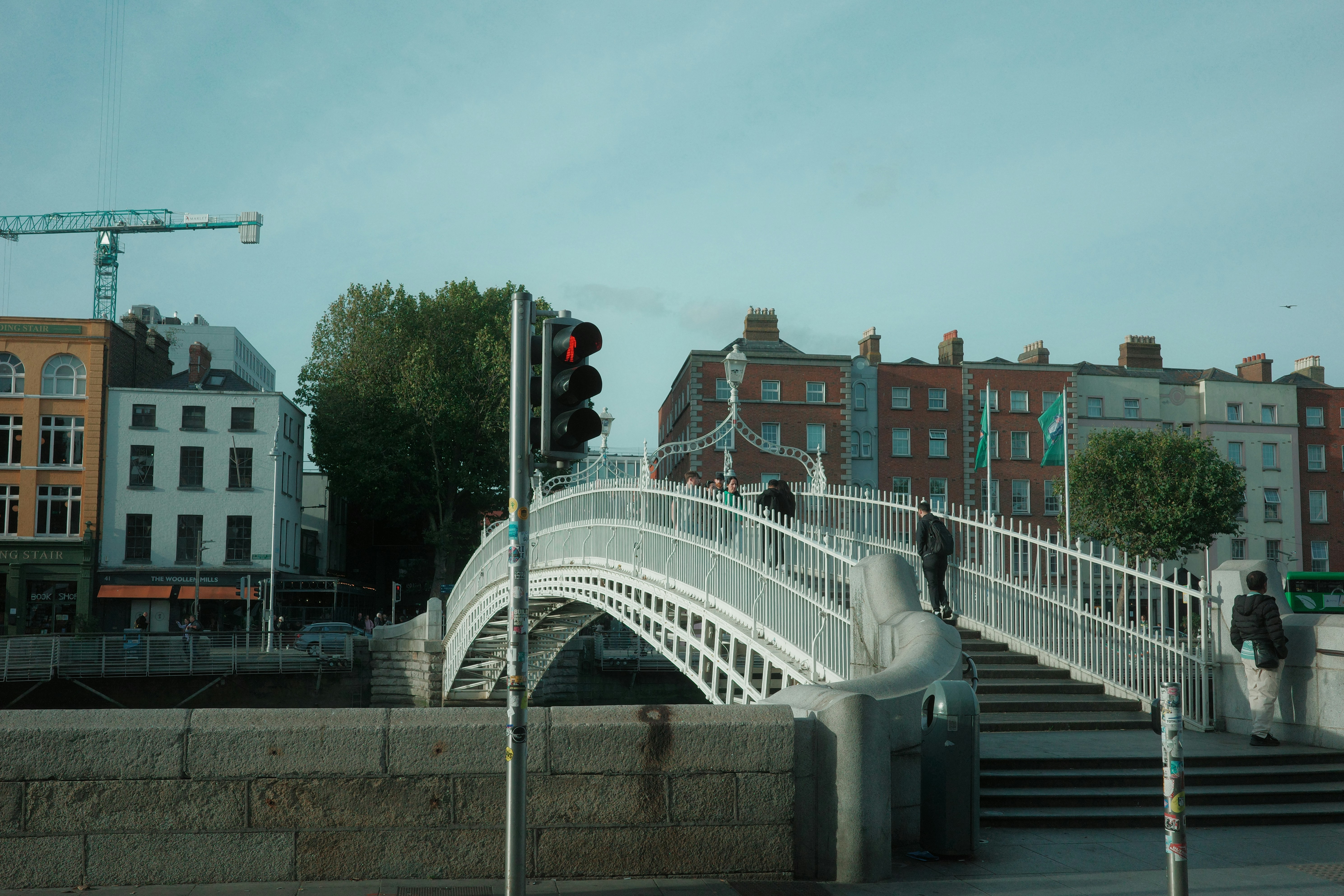 White Arch and City Pulse over the Thames-like Riverwalk