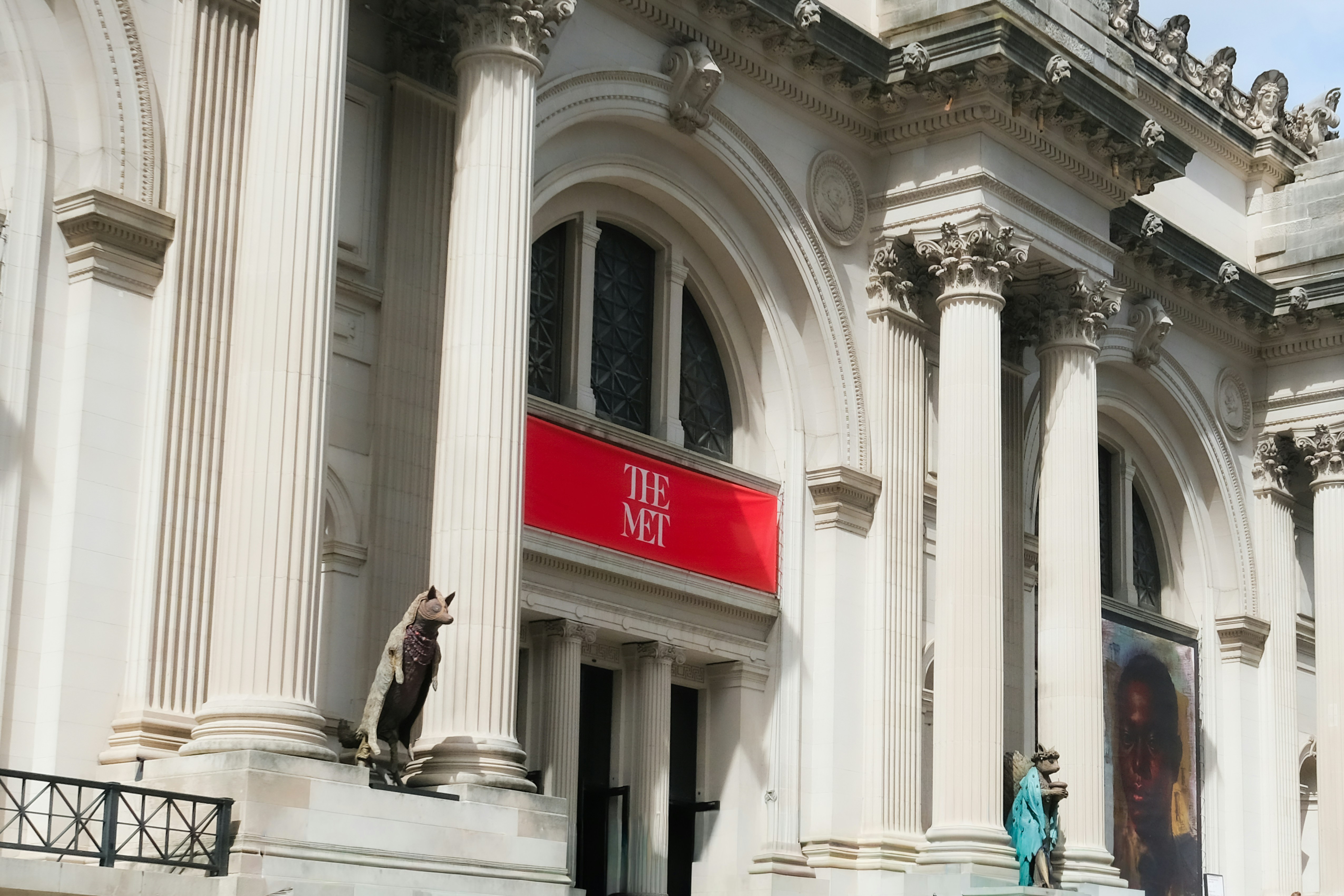 The metropolitan museum of art entrance with statues. photo – Free ...
