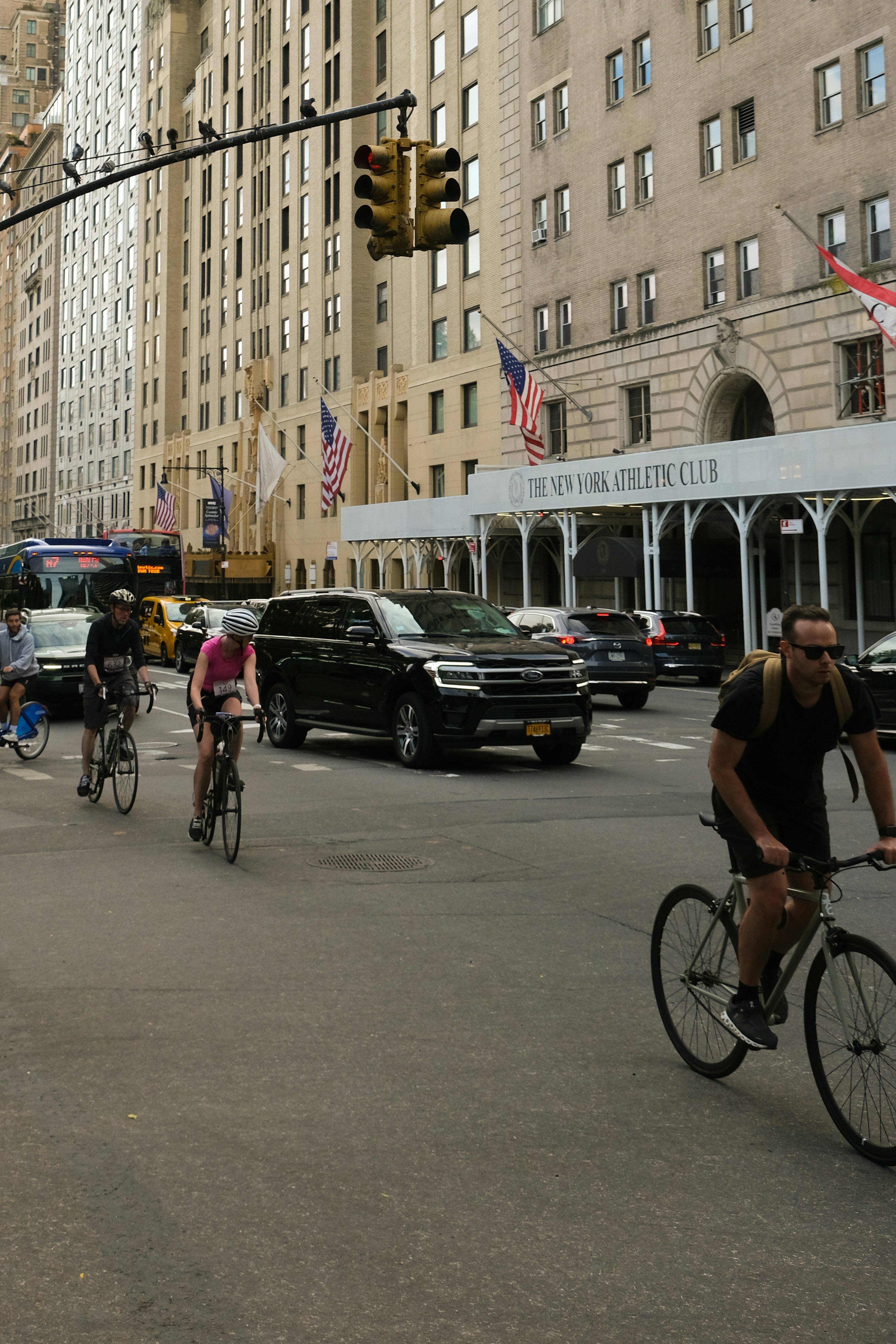 Urban Cycling Symphony: A Dance of Motion and Stillness